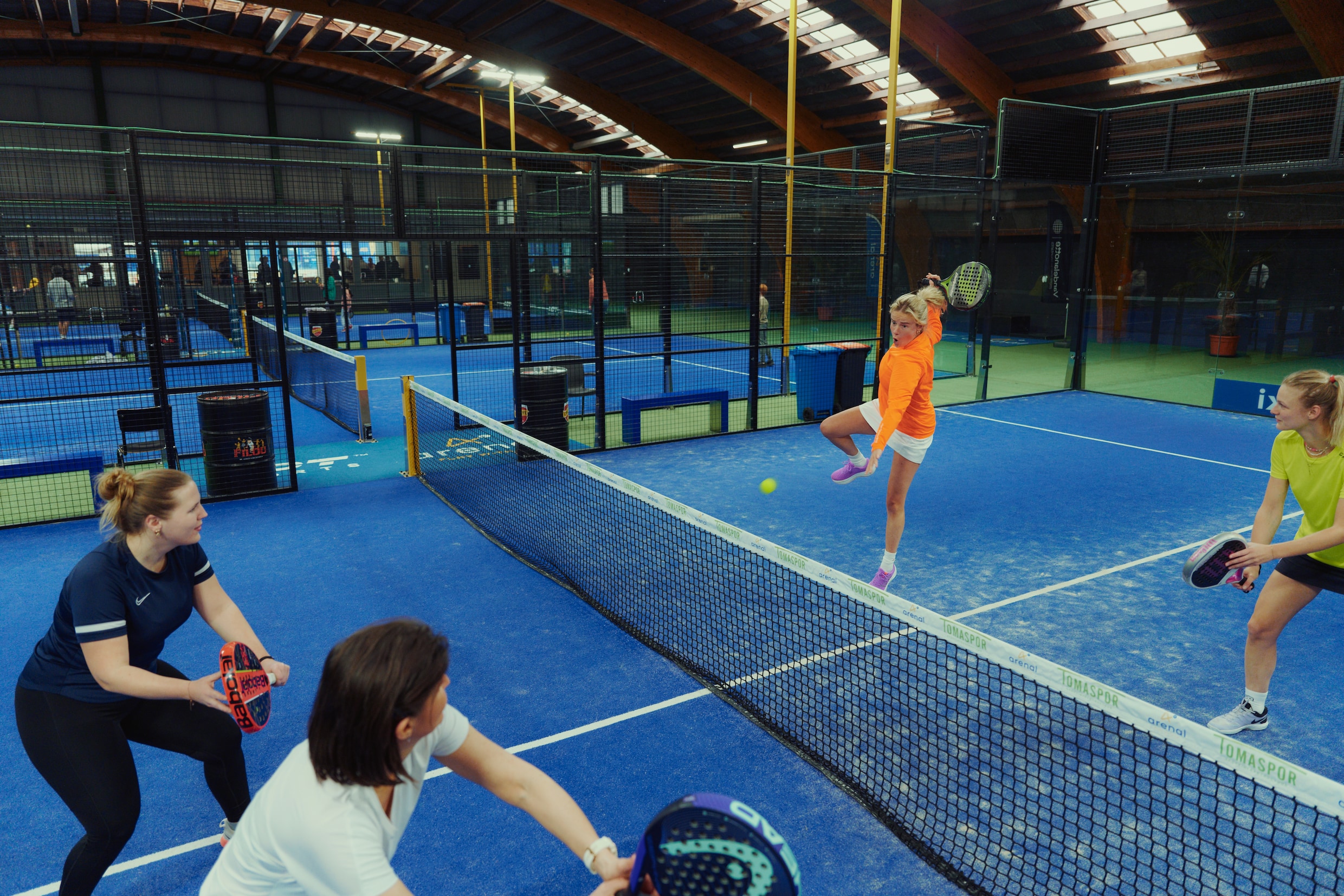 Padel-positivity met influencer Elodie Gabias: ‘Leuk om met vier te ...