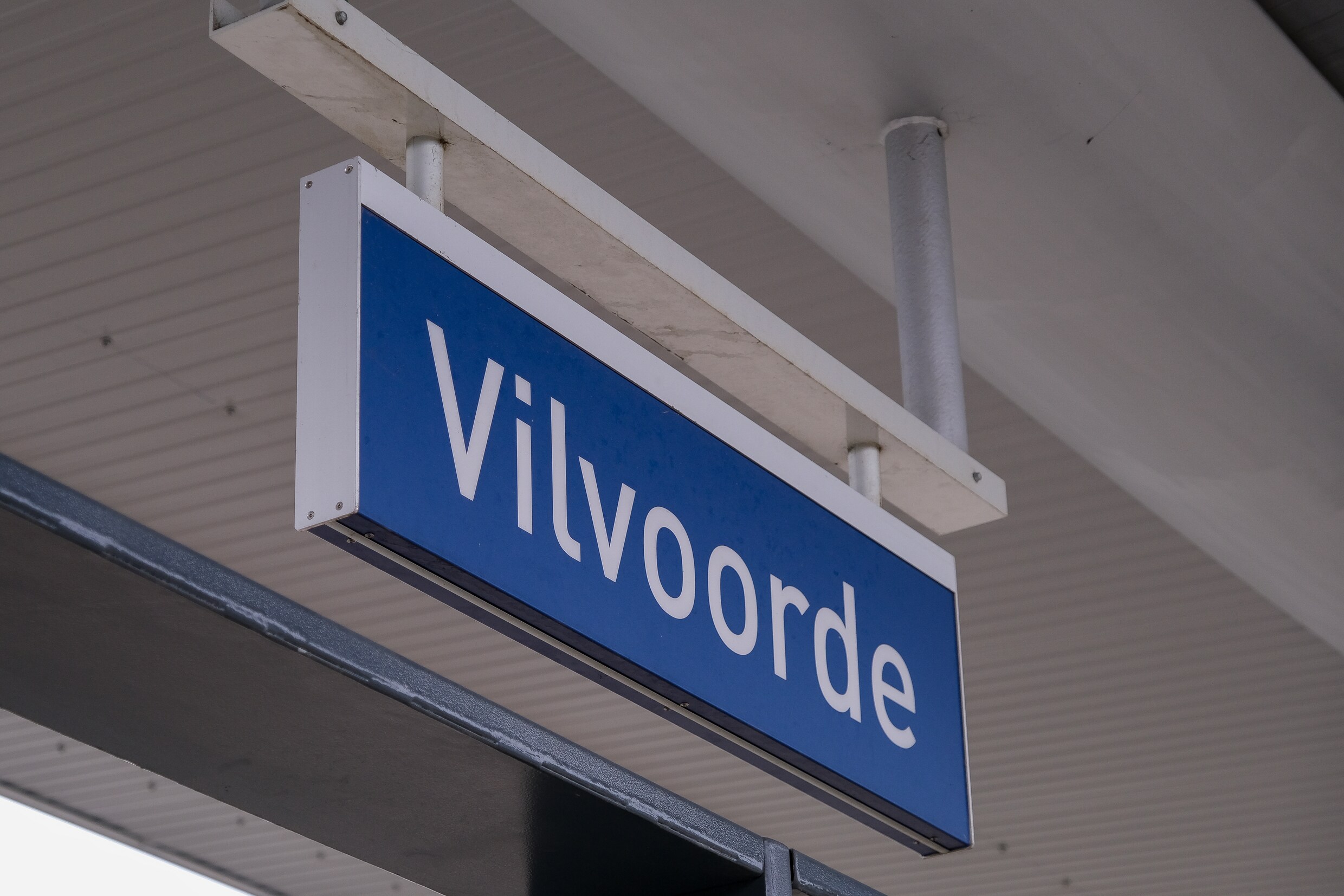 Net te vroeg ‘bonjour’ gezegd: NMBS-treinbegeleider heeft klacht aan zijn been omdat hij Frans ...