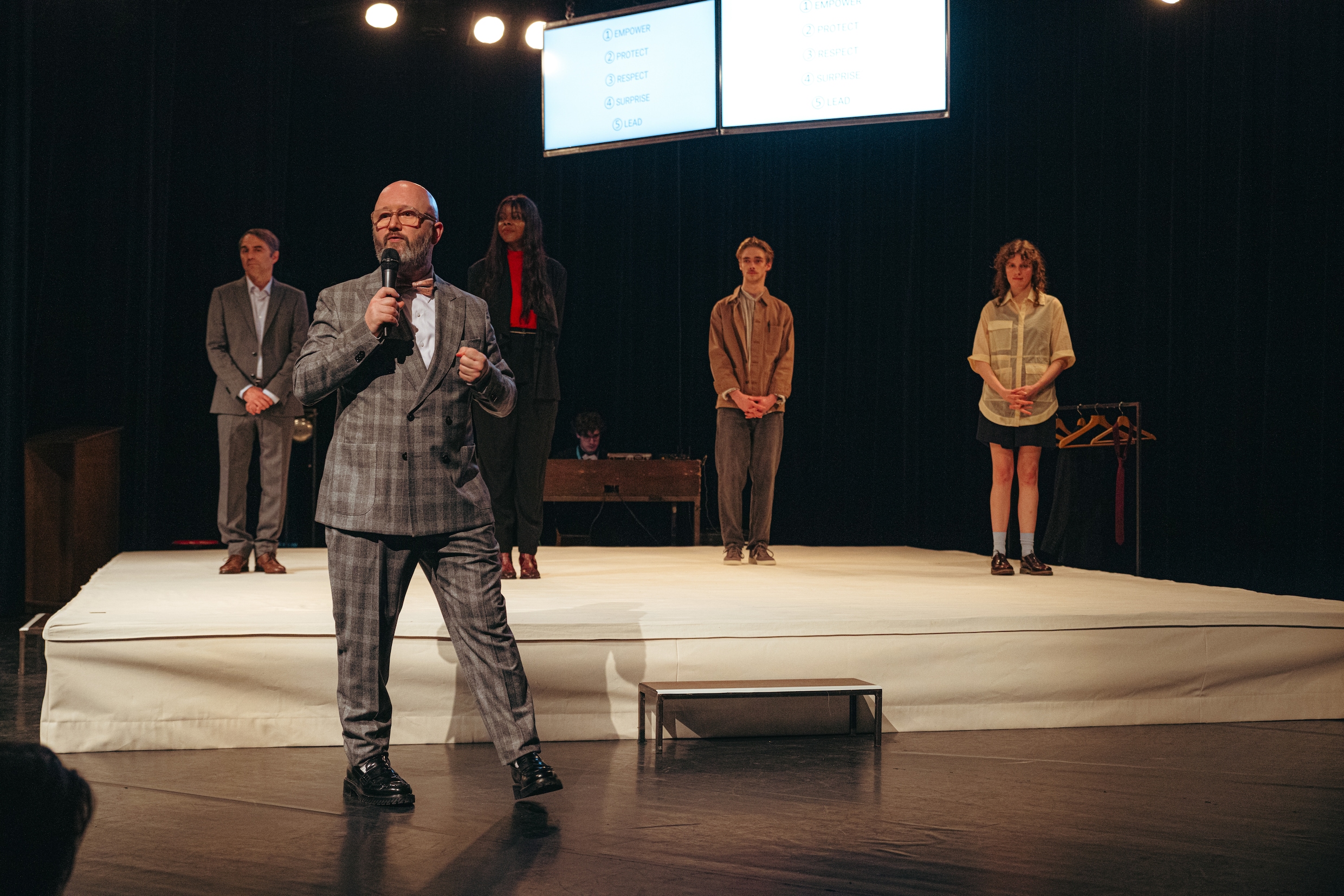 Ontroerend Goed herwerkt het politieke spel ‘Fight Night’: ‘2024 is ...