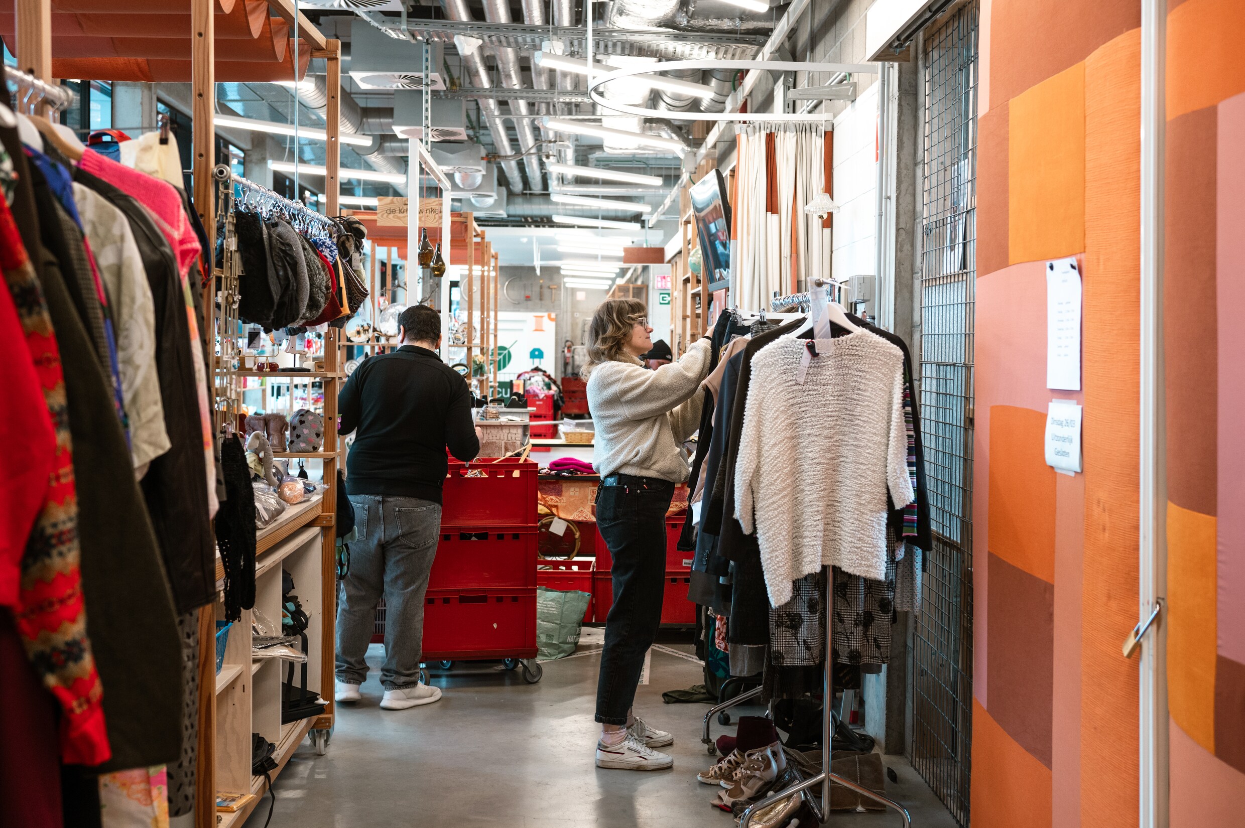 Kan een geurstokje ervoor zorgen dat we vaker naar de kringwinkel gaan ...