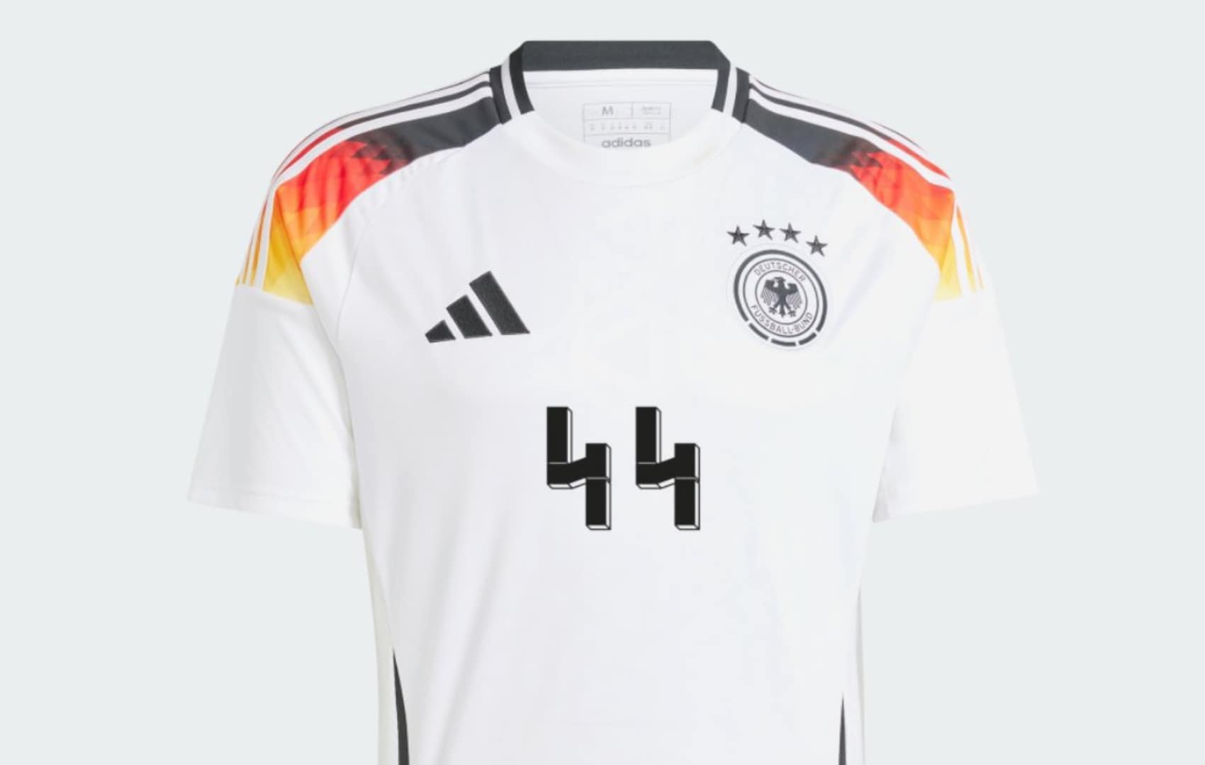 Nummer 4 op Duits truitje brengt Duitse voetbalfederatie in de ...