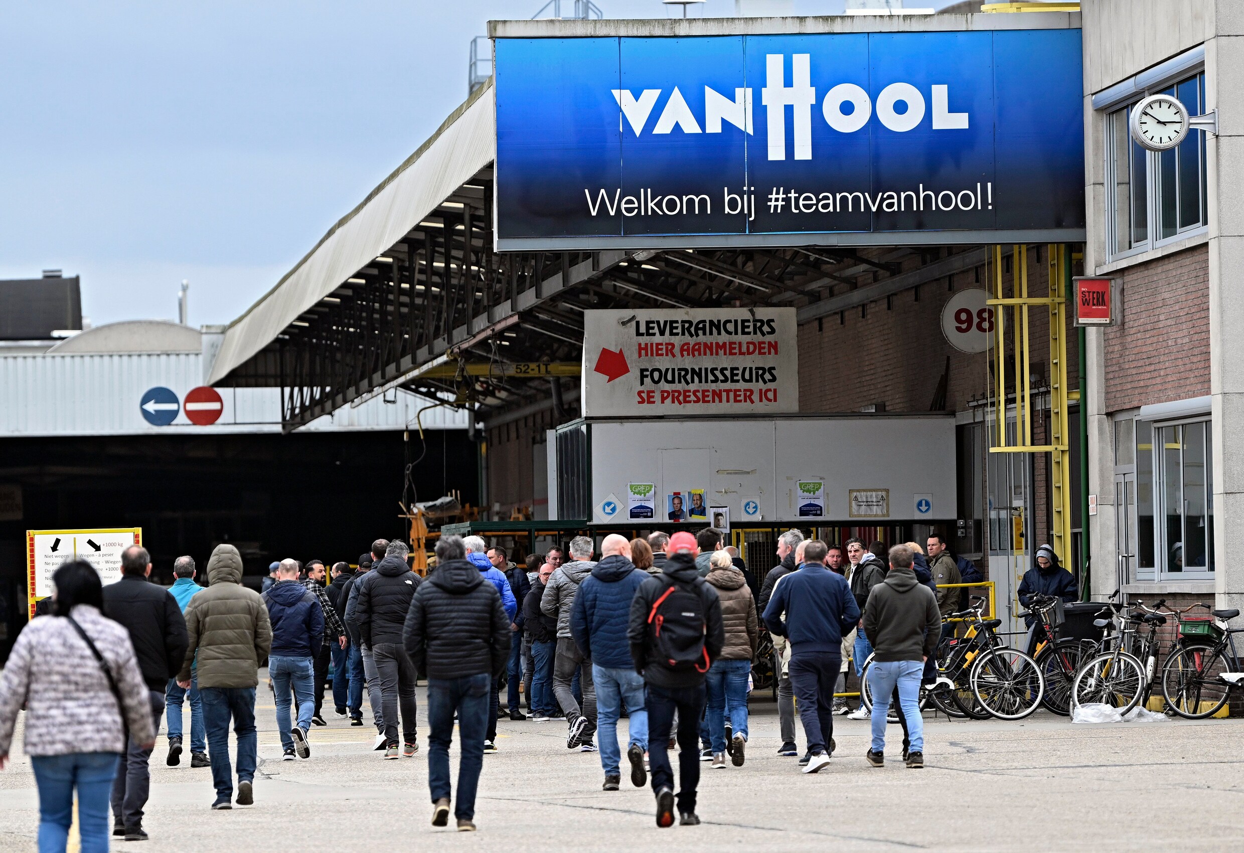 Anticlimax bij Van Hool: bedrijf vraagt week uitstel voor faillissement ...