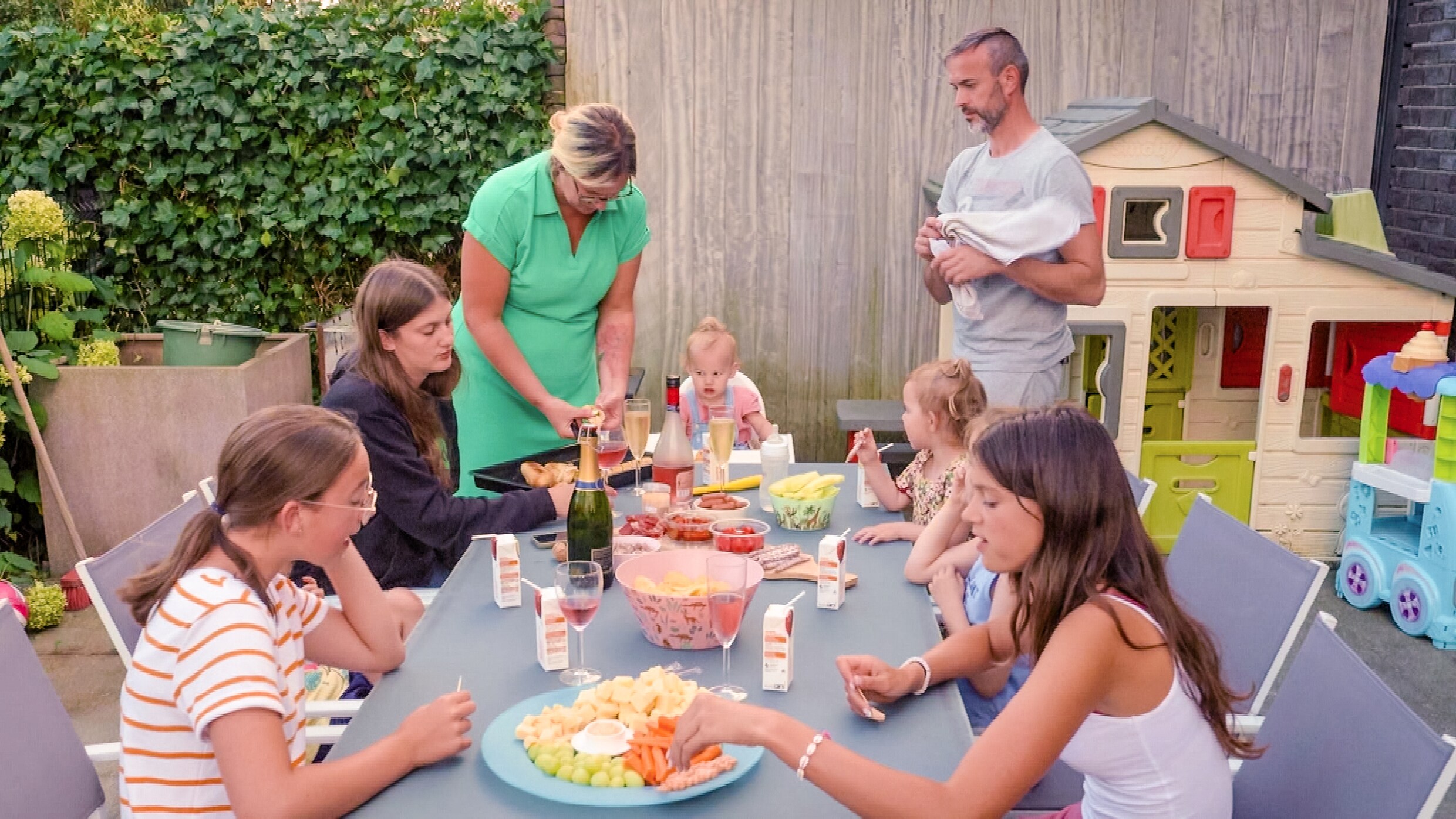‘Families XXL’: heel veel familiale warmte, maar waar blijft de ...
