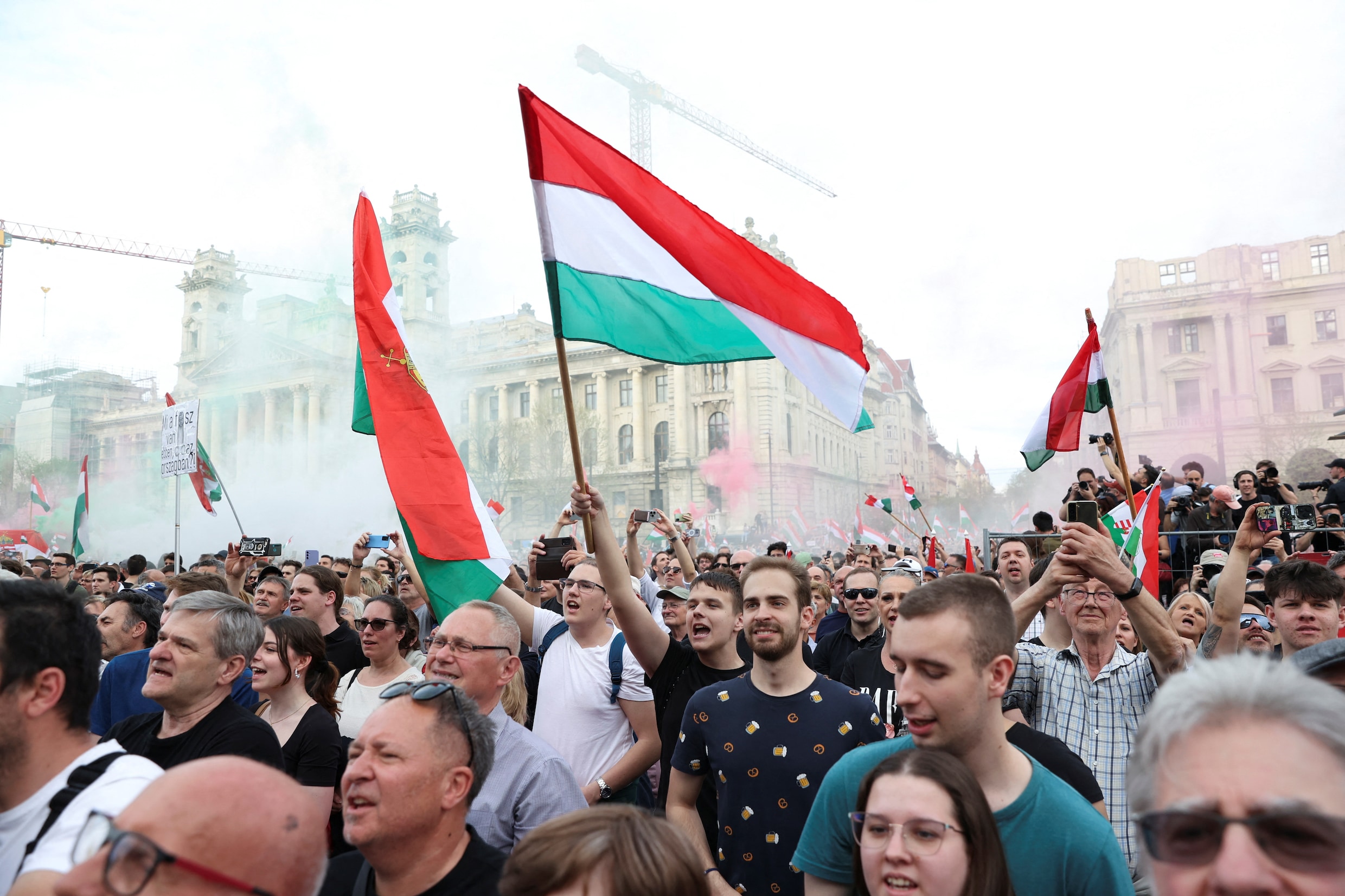 Massaal protest in Hongarije tegen regering Orbán en corruptie: ‘Wij ...
