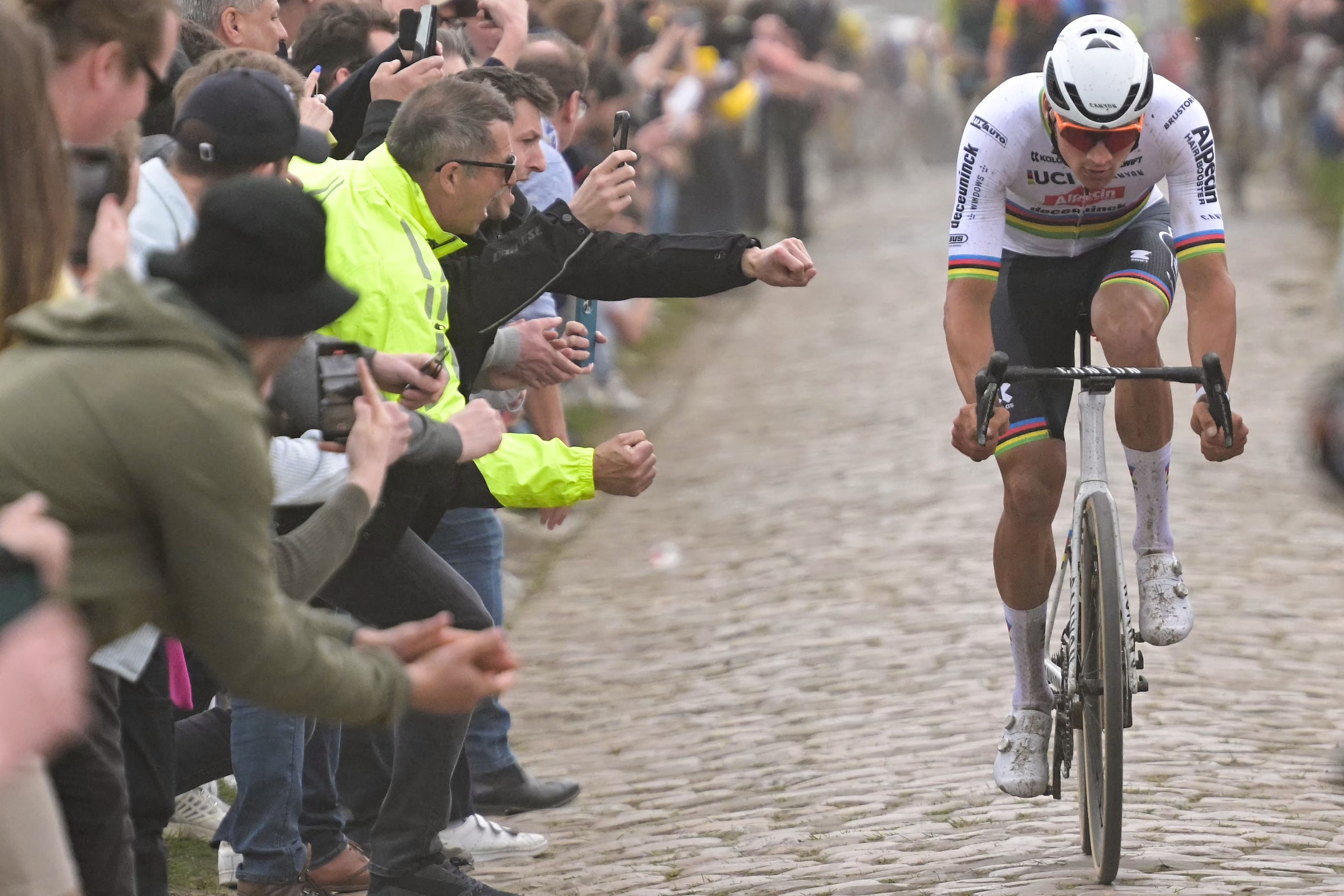 Mathieu van der Poel wint Parijs-Roubaix: ‘Nooit van durven dromen als ...