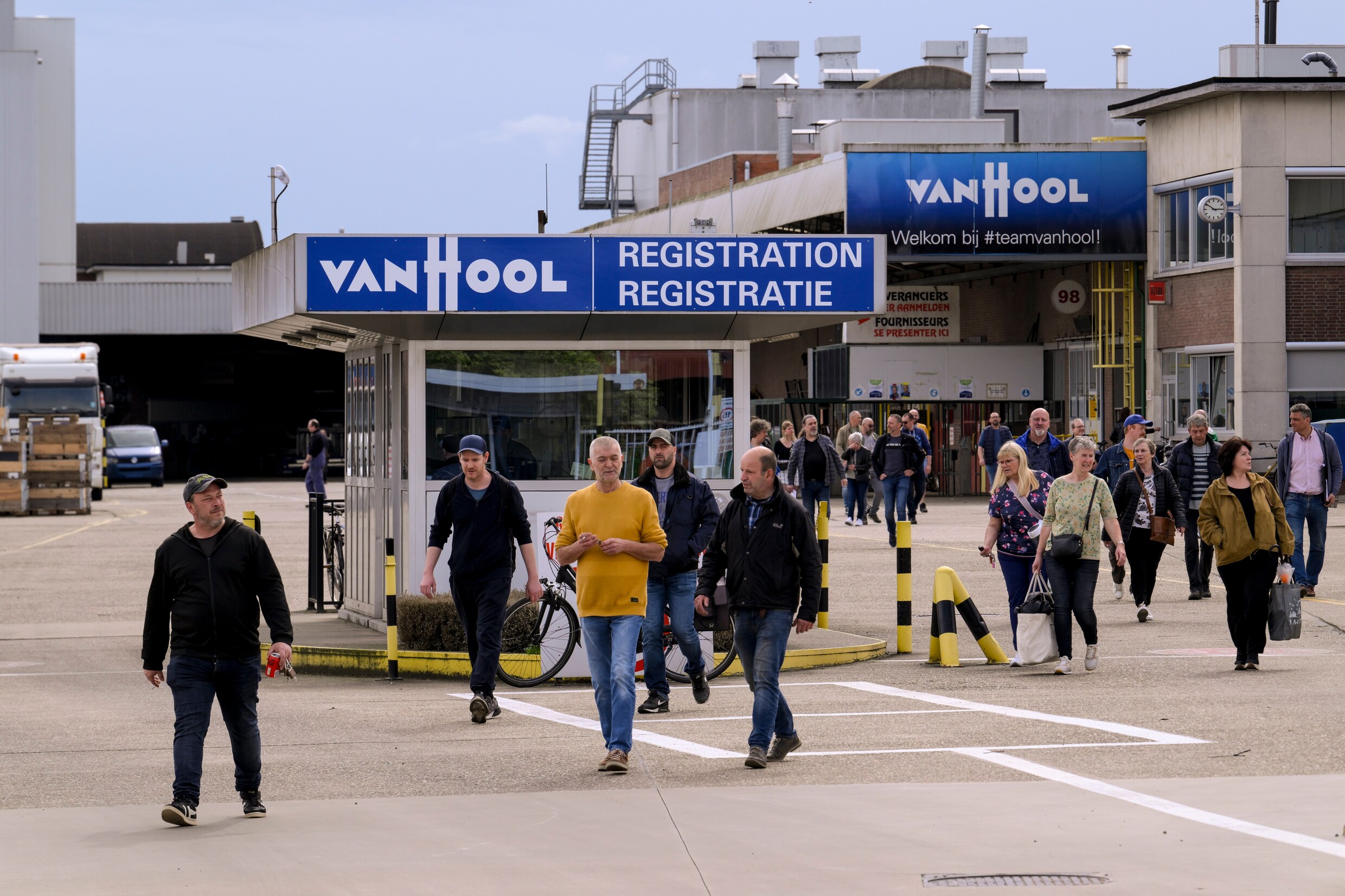 Kandidaat-overnemer VDL waarschuwt curatoren busbedrijf Van Hool ...