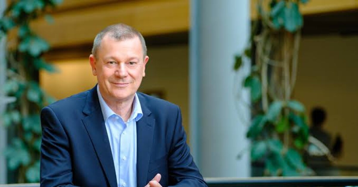 Einde aan ‘Piepergate’: medestander Ursula von der Leyen weigert ...