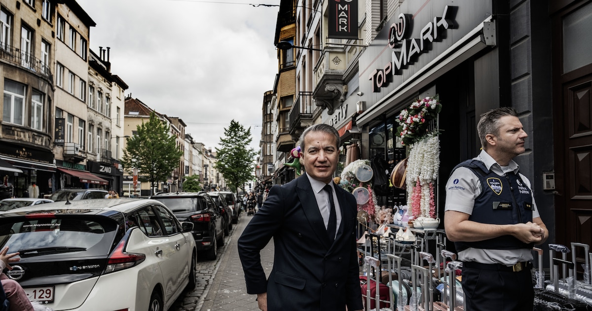 Burgemeester Emir Kir, een kat met negen levens die niet van zijn ...