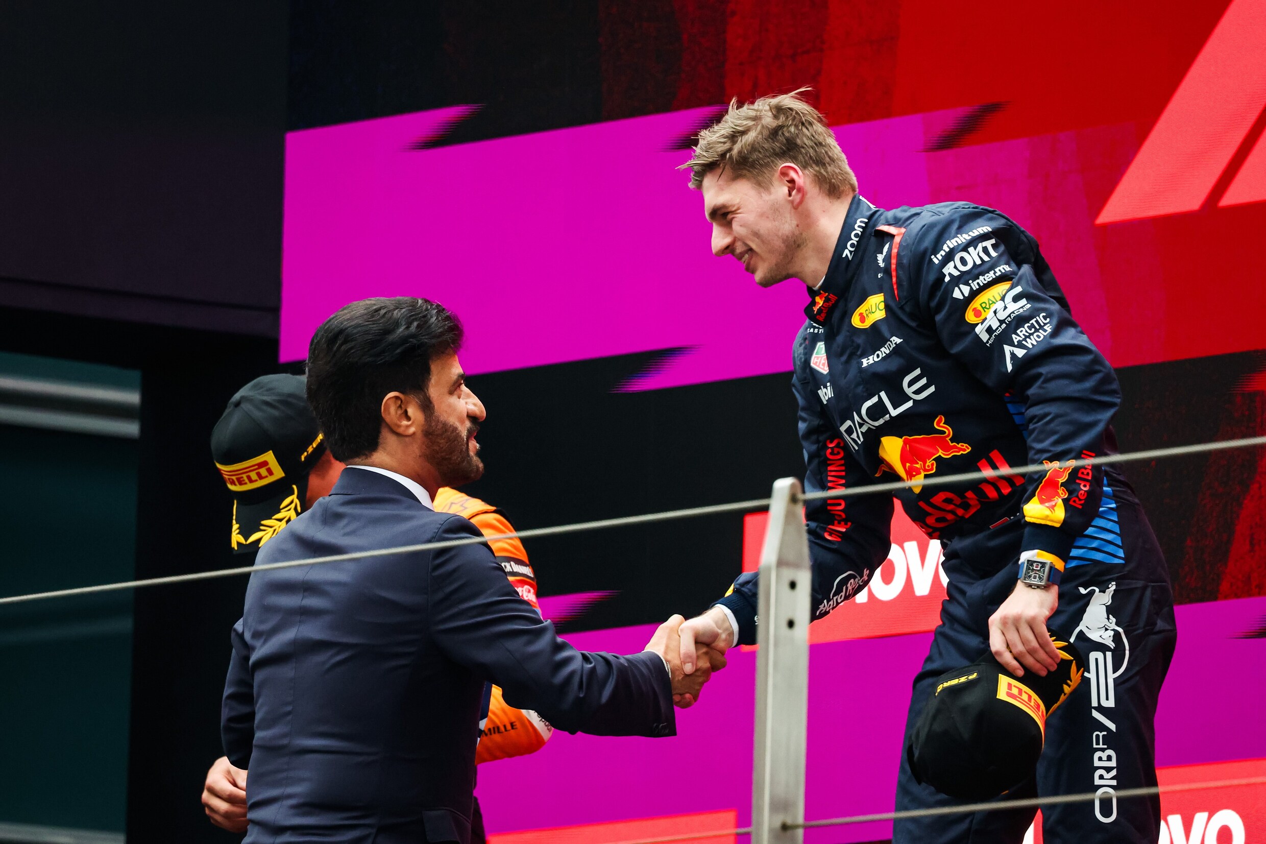 Titelstrijd gaat laatste rechte lijn in: kan Lando Norris achterstand op Verstappen nog ...