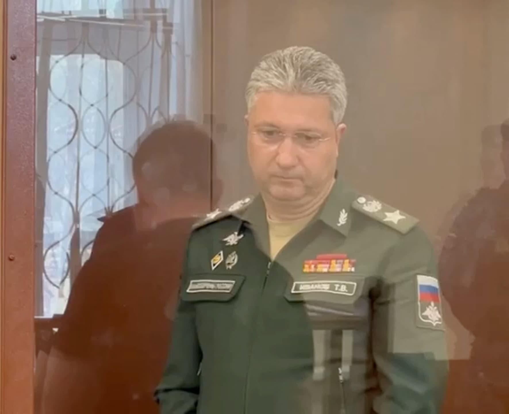 Russische staatssecretaris voor Defensie voor de rechter gebracht op ...