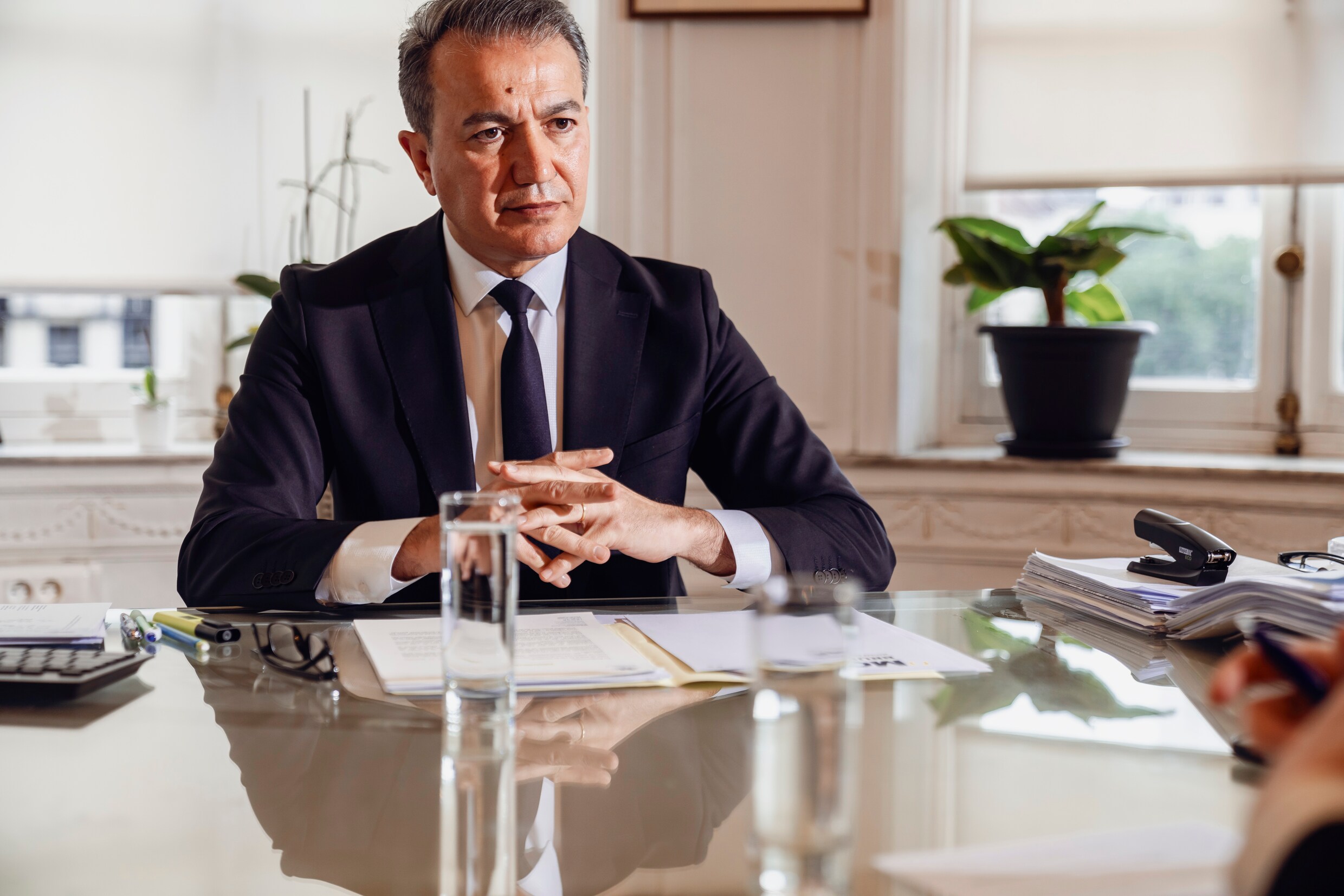 Burgemeester Emir Kir: ‘Het is niet onbeduidend om zulke duistere ...