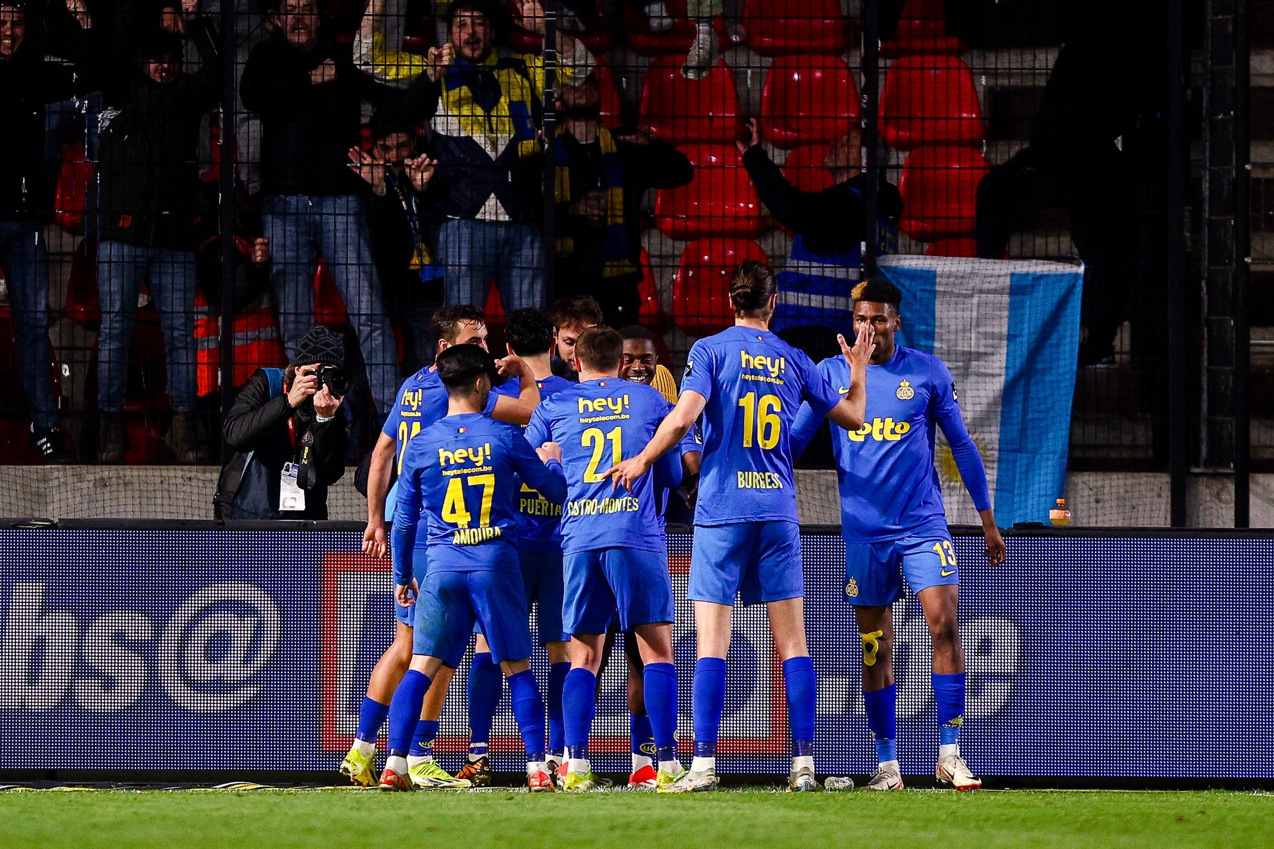 Union spoelt reeks nederlagen door met 0-3-zege tegen Antwerp en blijft ...