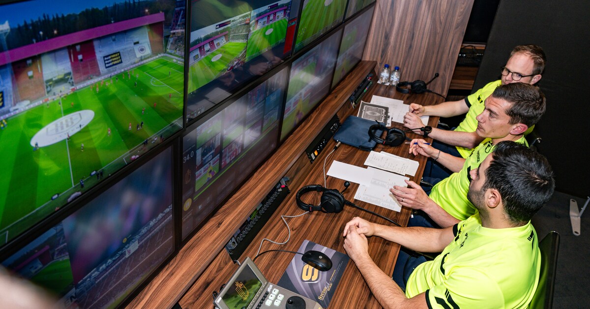 Een avond in het spoor van de VAR: ‘Er mag al eens gelachen worden ...