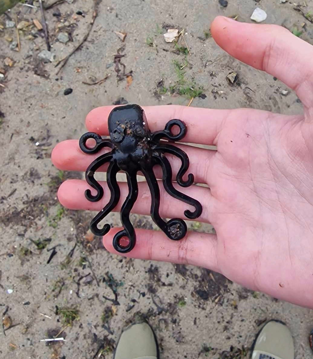 13-jarige vindt zeldzame Lego-octopus, 27 jaar nadat container met ...
