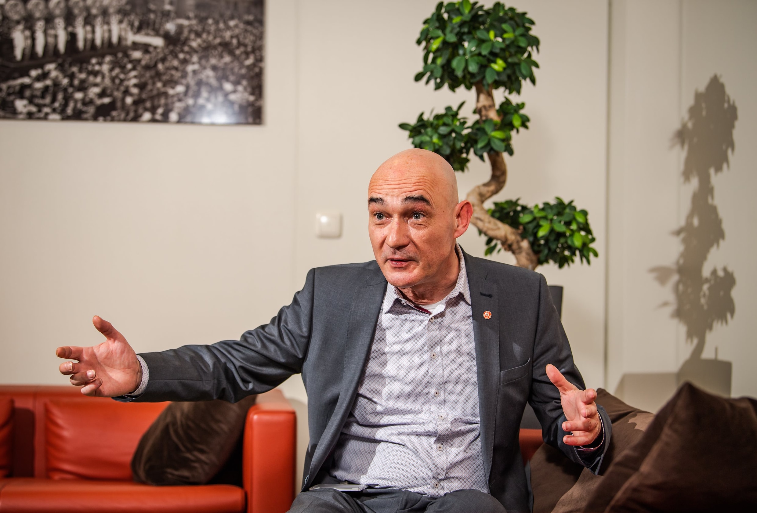 ‘Het getuigde van een verschrikkelijke arrogantie’: wie is Jannie Haek ...