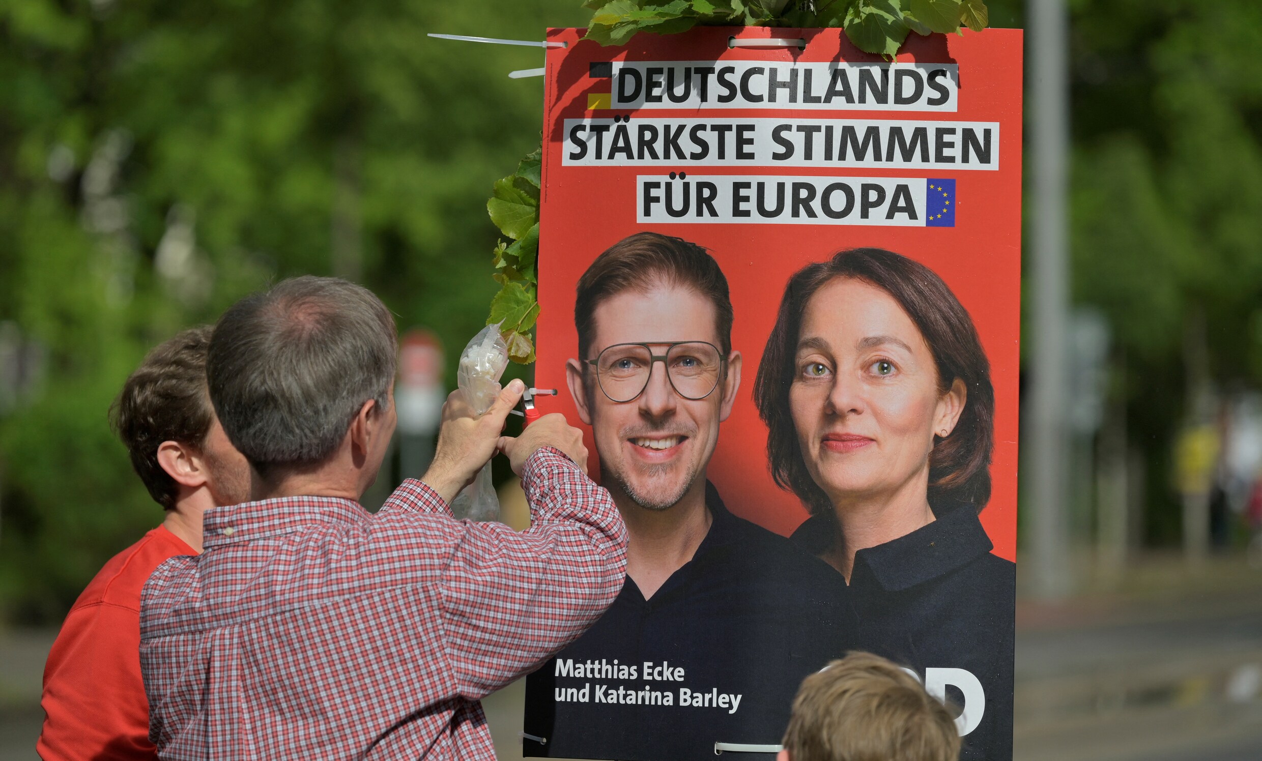 Opnieuw geweld tegen Duitse politici, politie pakt twee verdachten op ...