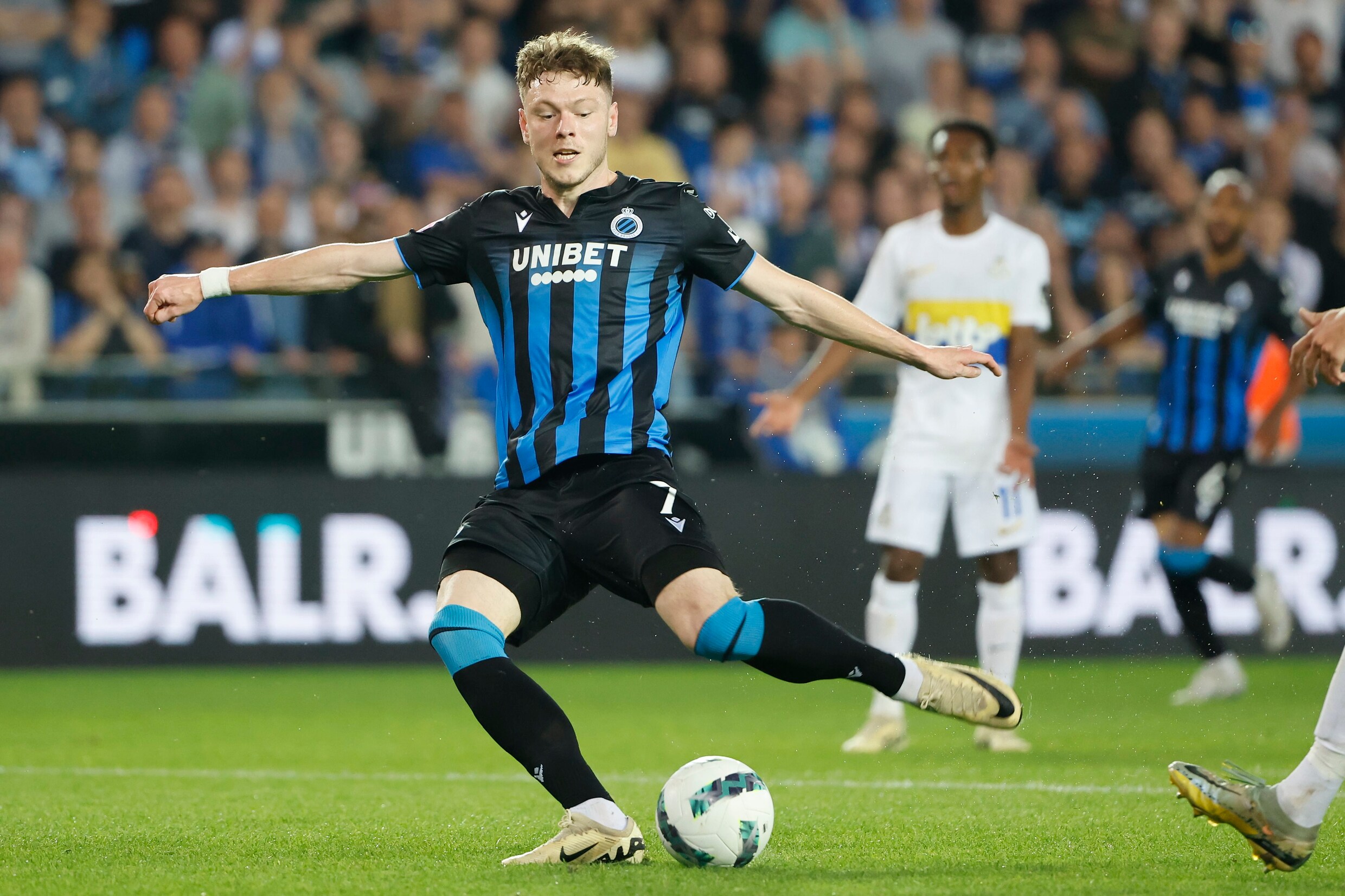 Skov Olsen en Dreyer, Deens dynamiet op de Belgische velden | De Morgen