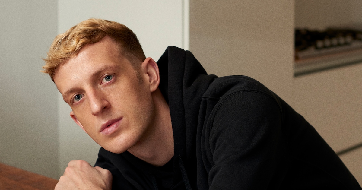 En plots is de moeder van Édouard Louis een vrolijk mens | De Morgen