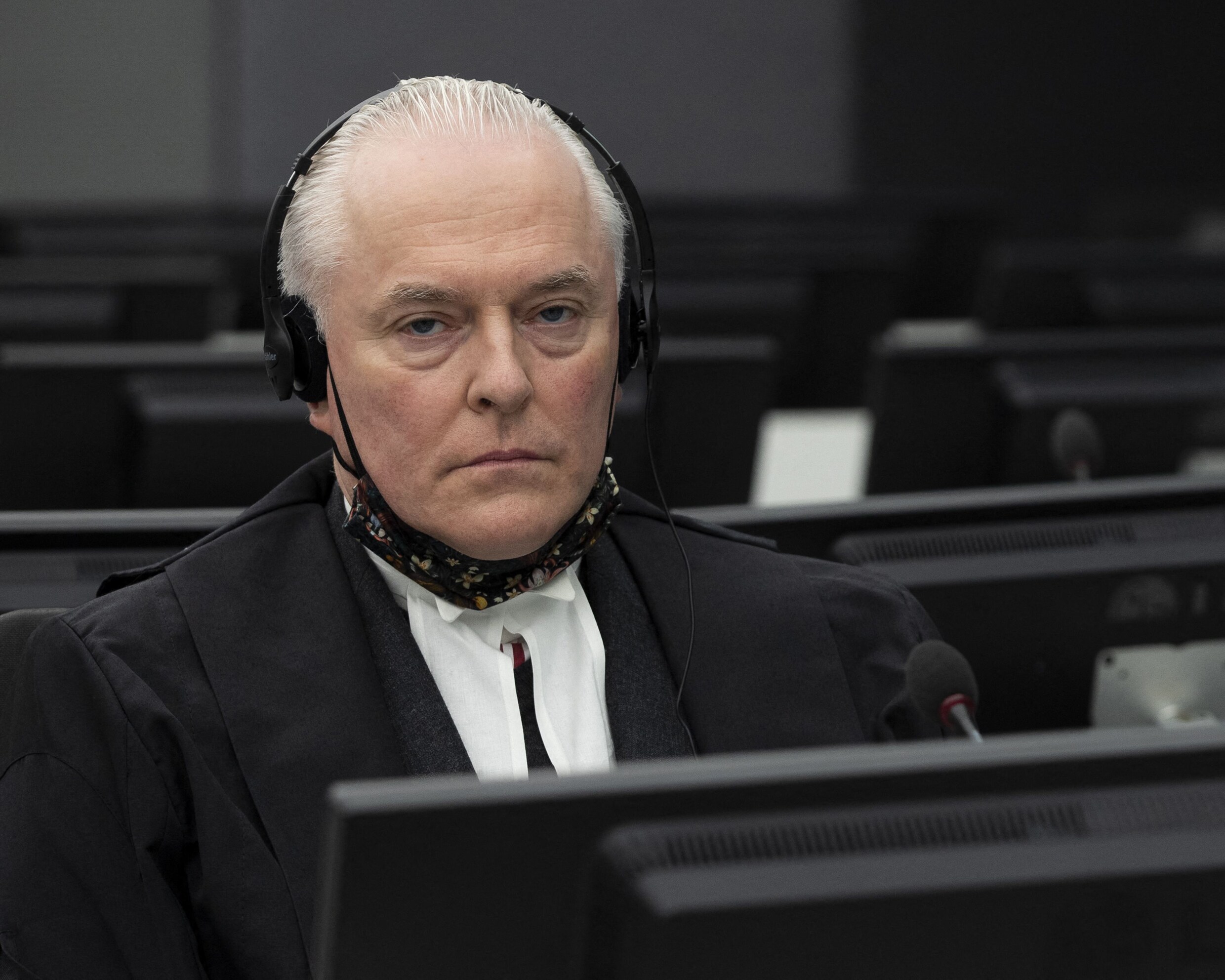 Terwijl de spindoctors op stoom komen, pakt het ICC uit met een Brit ...