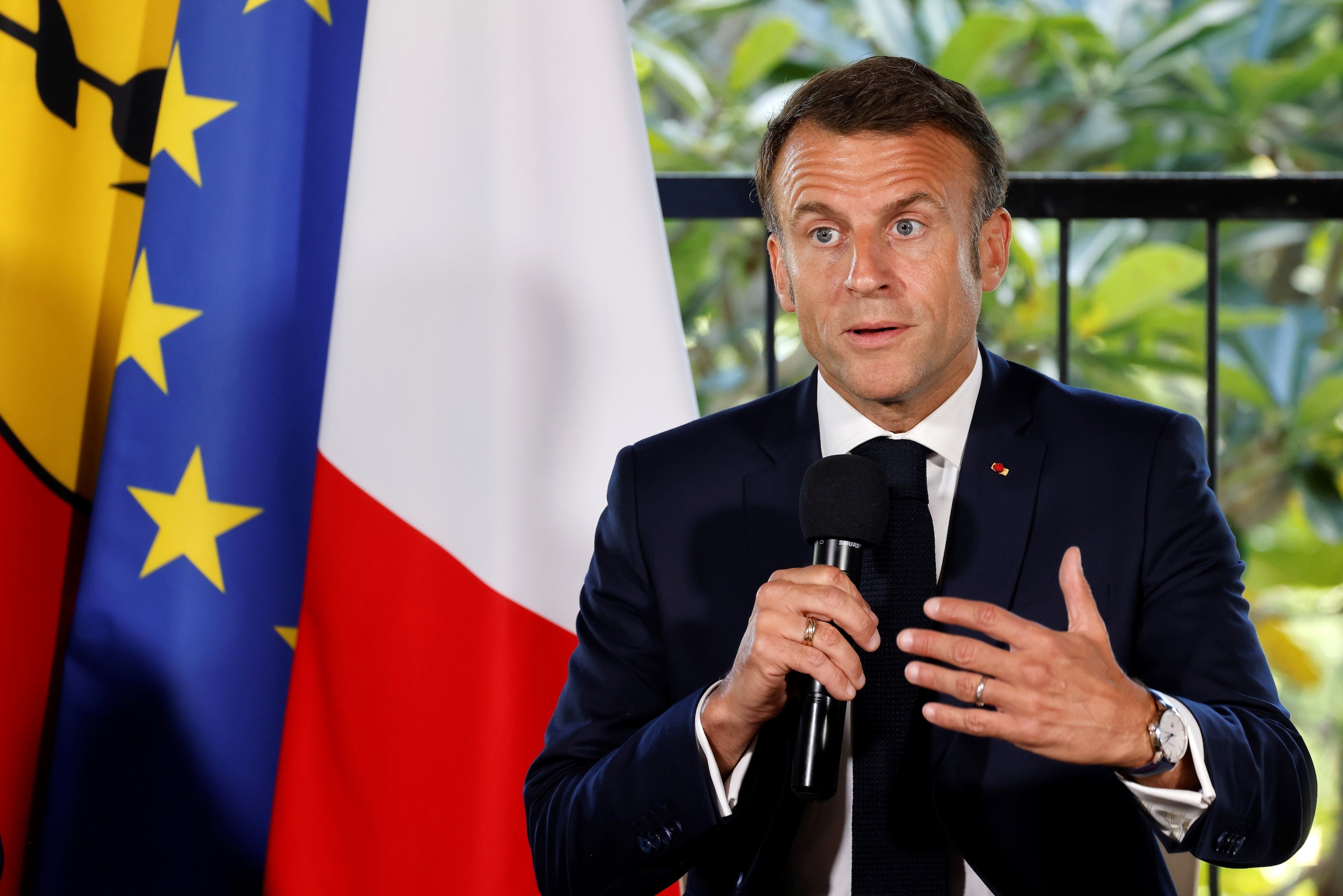 Franse president Macron bezoekt onrustige regio Nieuw-Caledonië ...