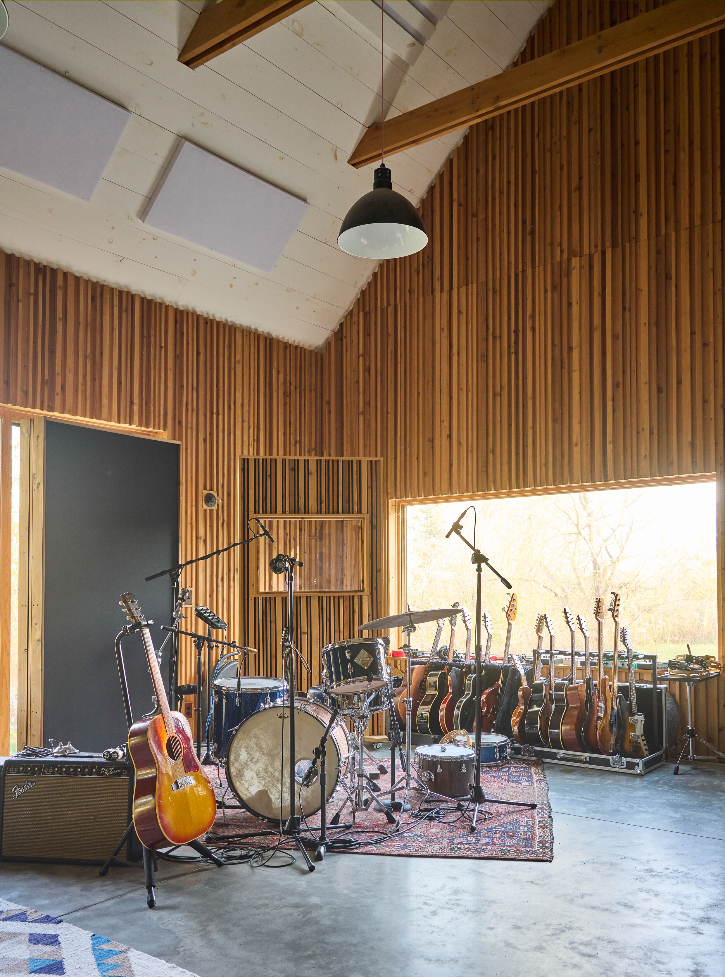 Een huis waar muziek in zit: binnenkijken in de opnamestudio van Aaron ...