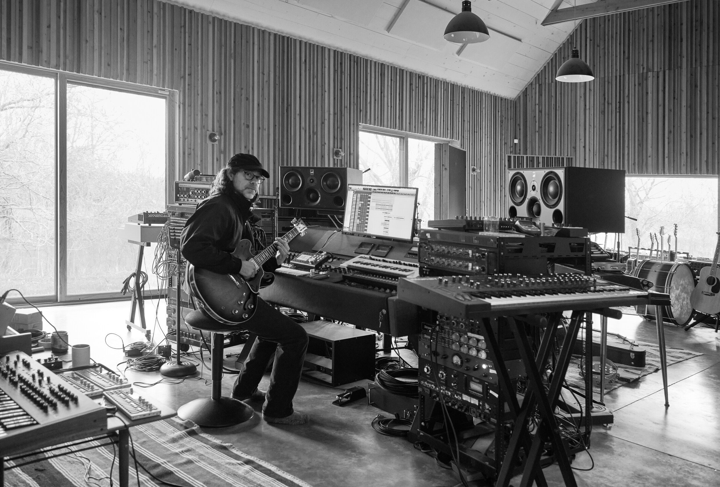 Een huis waar muziek in zit: binnenkijken in de opnamestudio van Aaron ...