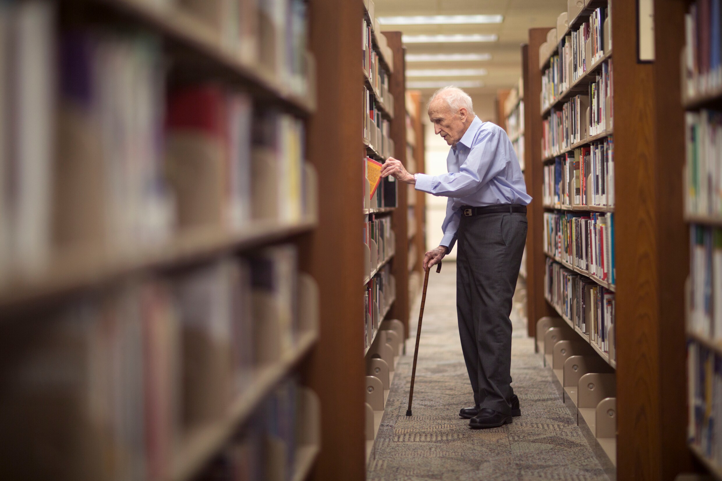 Waardoor groei je krom bij het ouder worden? | De Morgen