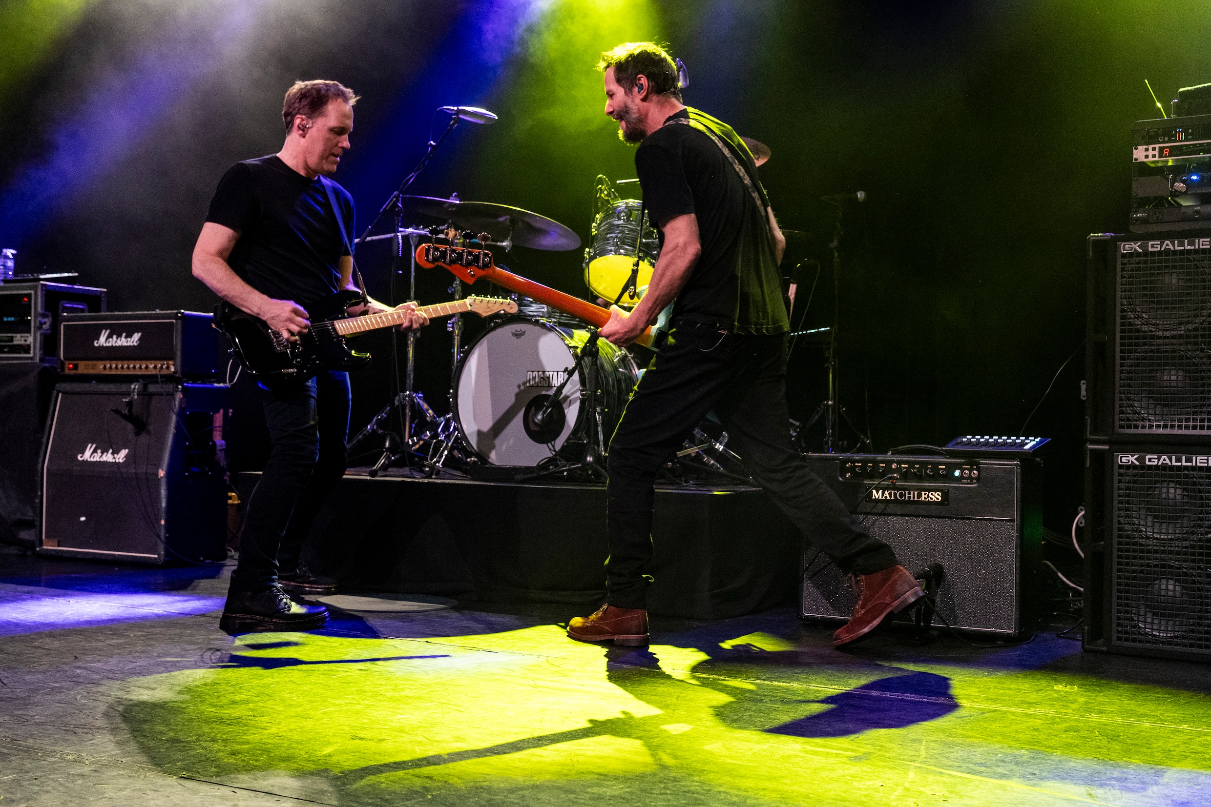 In Trix, met zijn eigen Dogstar, liet bassist Keanu Reeves zich zien ...