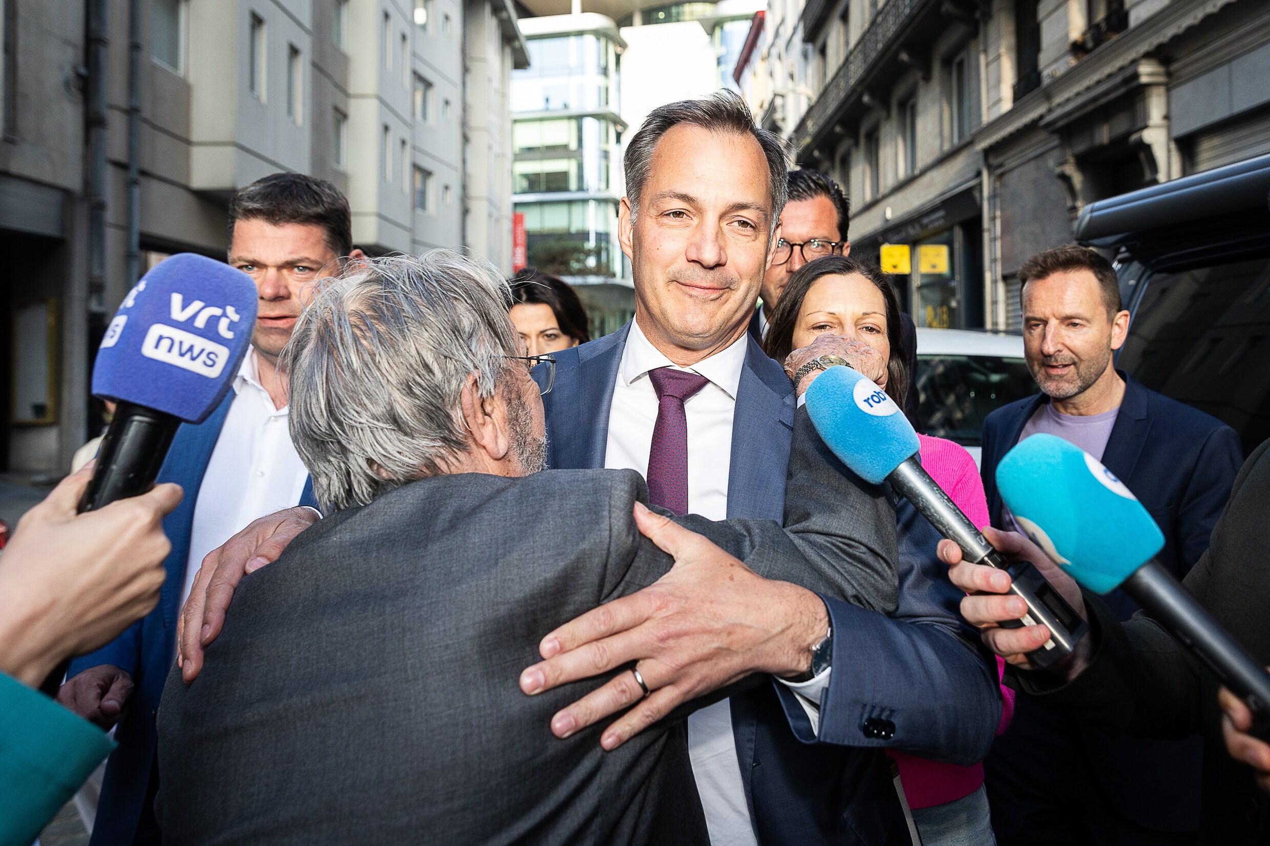 Eén stoel, acht kandidaten: wie wordt de nieuwe Open Vld-voorzitter, en wat voor leider heeft de ...