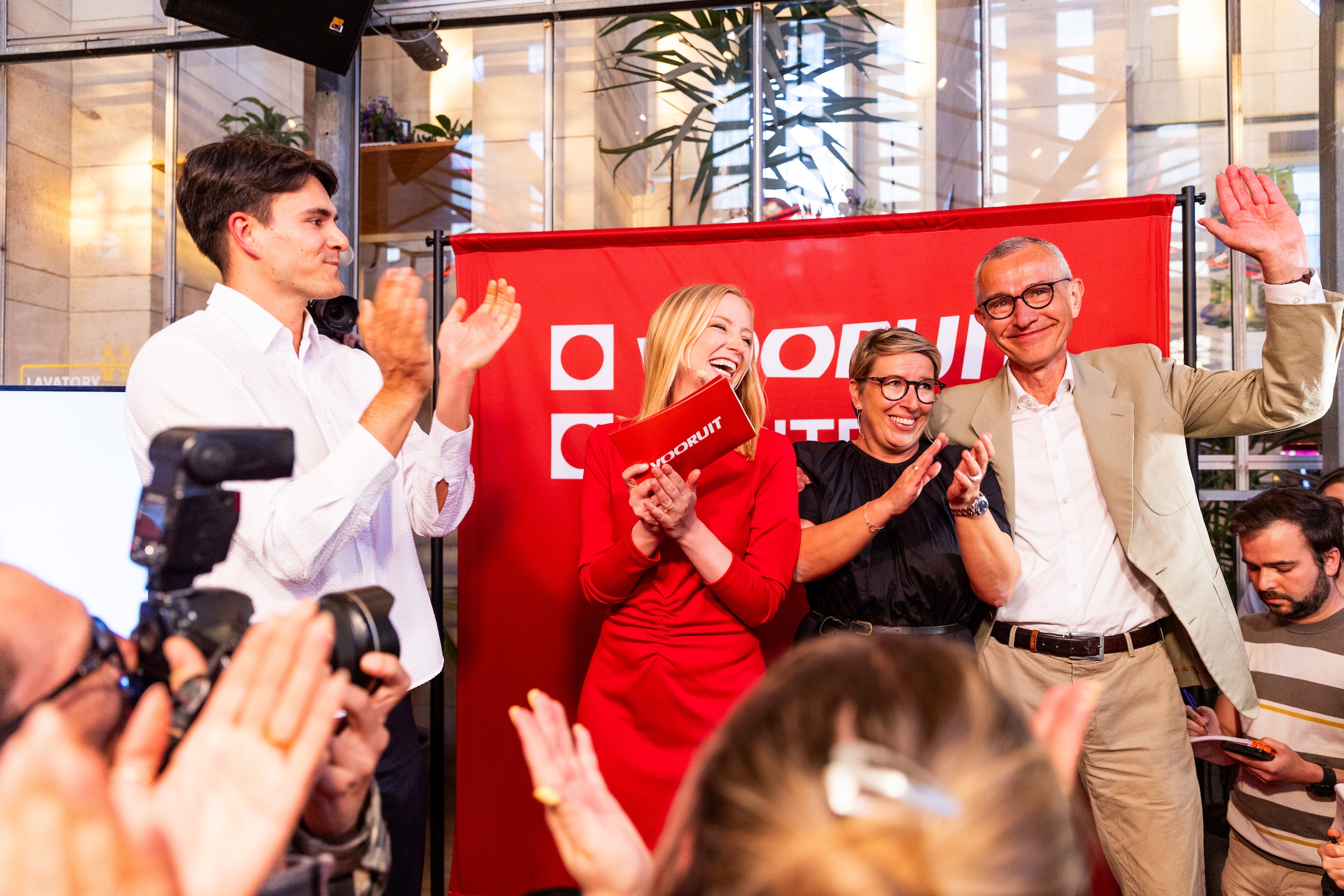 De terughoudendheid van Vooruit wordt gezien als een strategie om ...