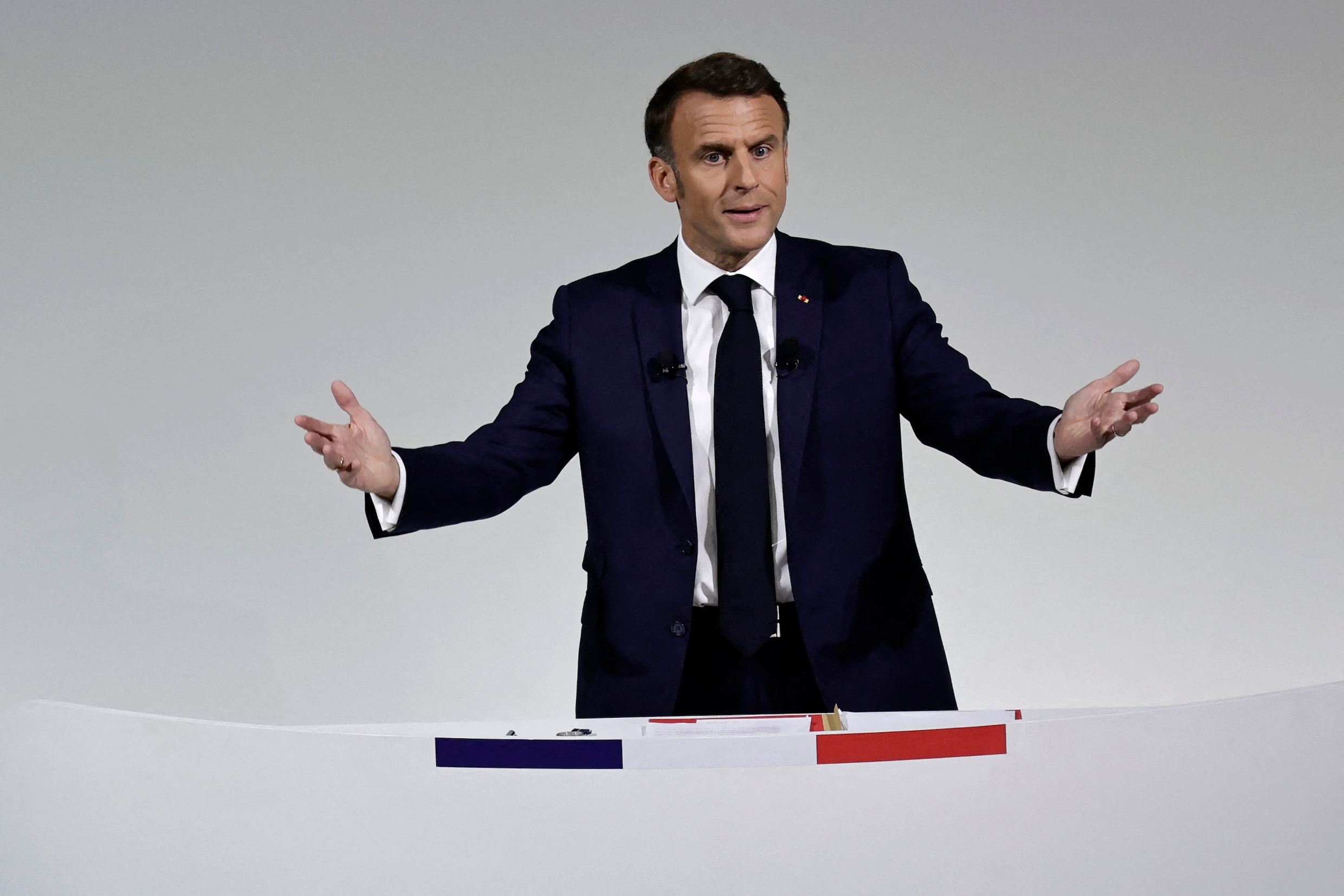 Franse president Macron bevestigt dat hij acht nieuwe kernreactoren wil ...