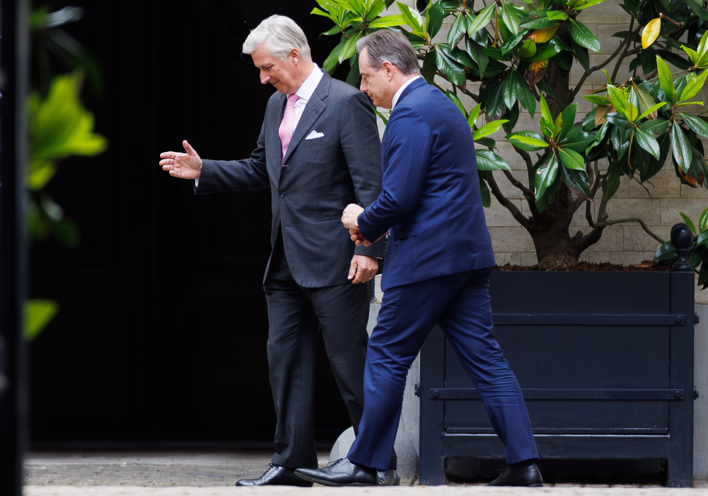 De terughoudendheid van Vooruit wordt gezien als een strategie om sociaal beleid te eisen. Maar ...