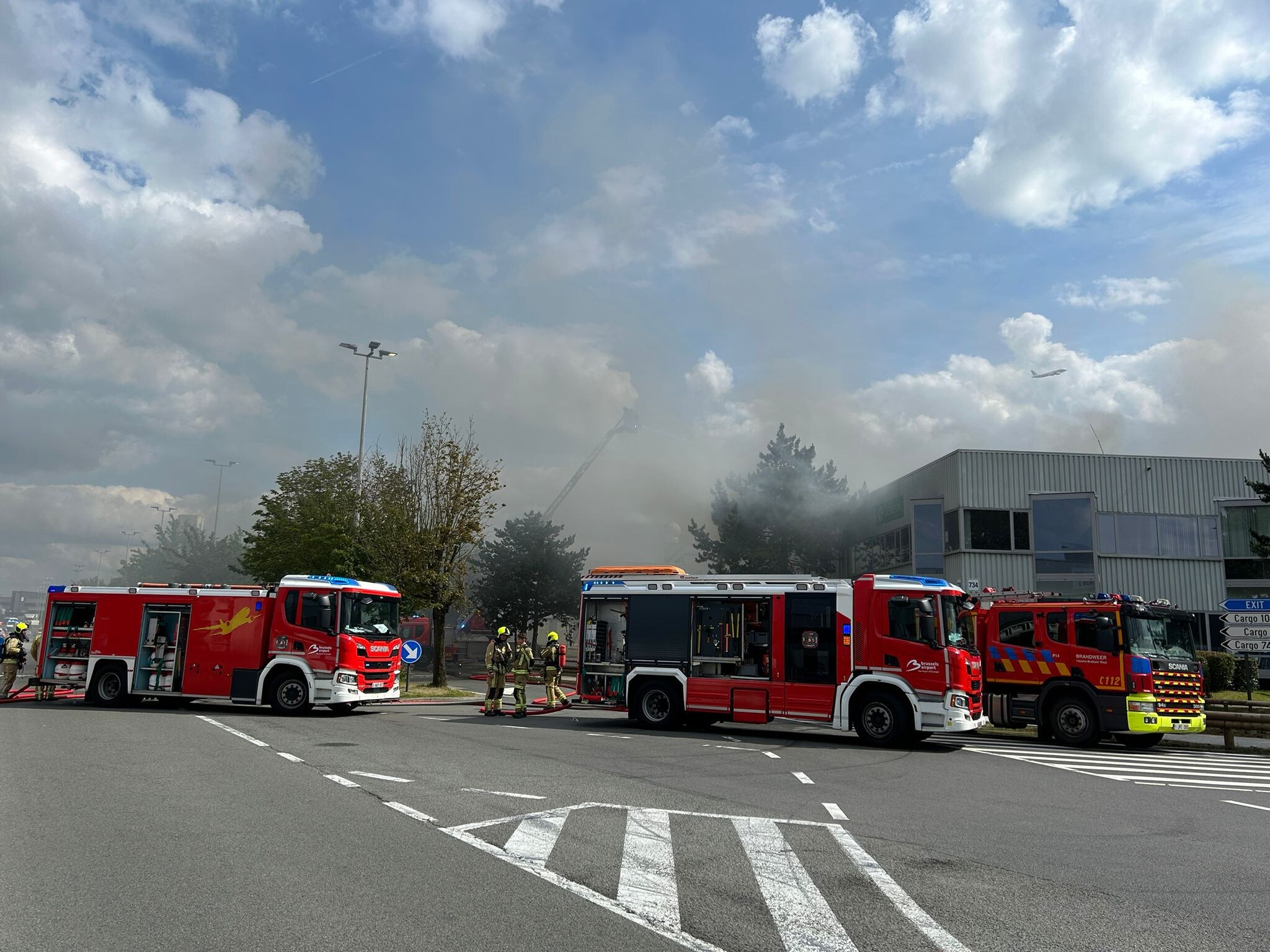 Zware industriebrand in Brucargo nabij luchthaven Zaventem: dak gebouw ...