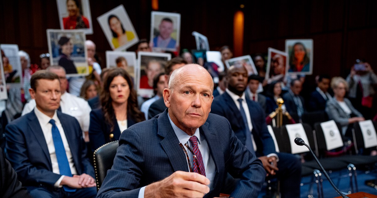 Topman Dave Calhoun beloofde Boeing te repareren, maar de rot zat ...