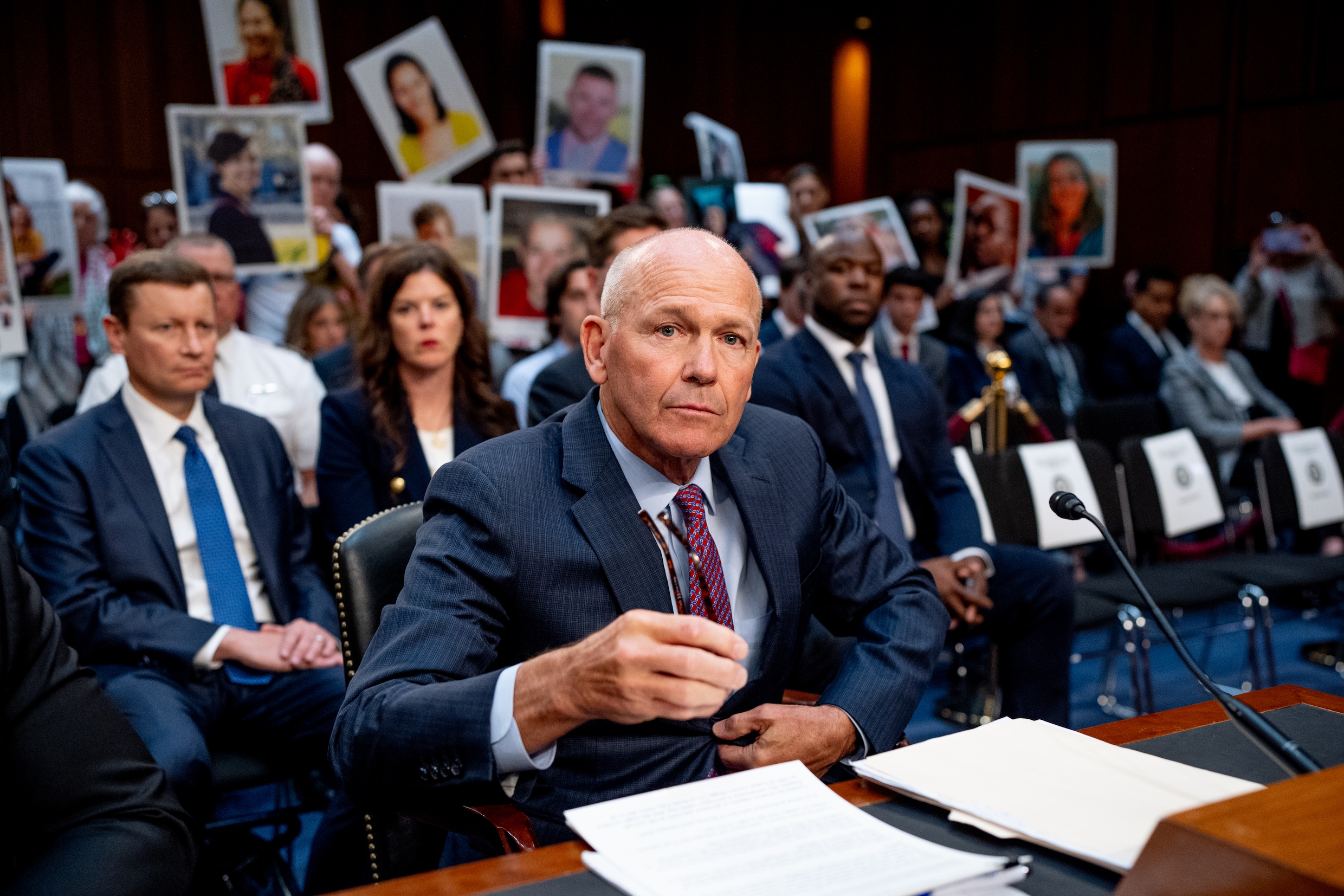 Topman Dave Calhoun beloofde Boeing te repareren, maar de rot zat ...