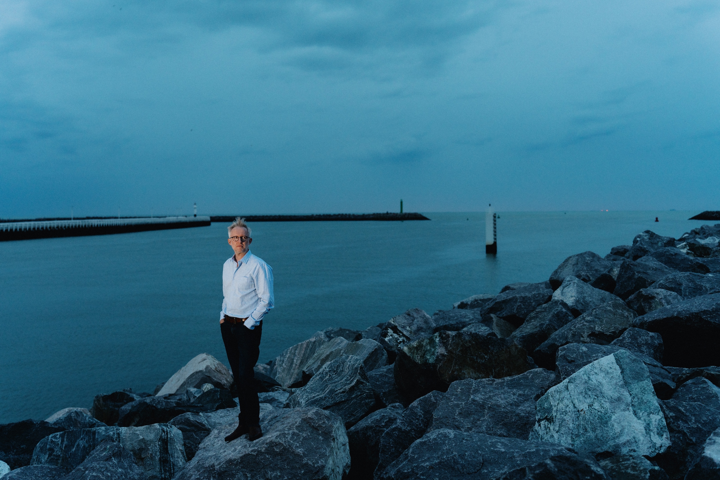 ‘Ik kan het niet meer aanzien’: David Van Reybrouck schrijft pakkend gedicht voor SOS Gaza | De ...