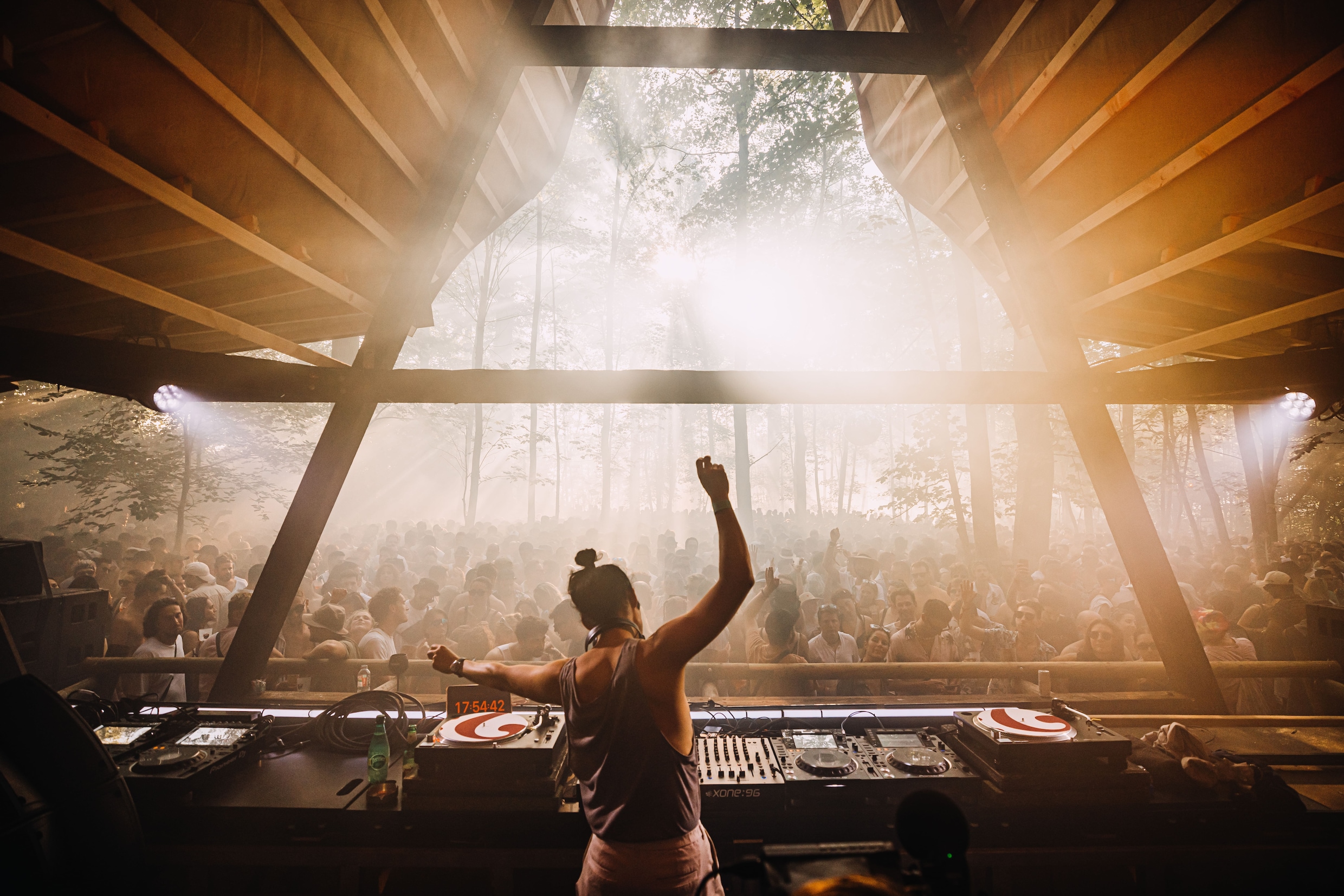 Festival Voodoo Village experimenteert met ‘no phone policy’: ‘Dj’s ...