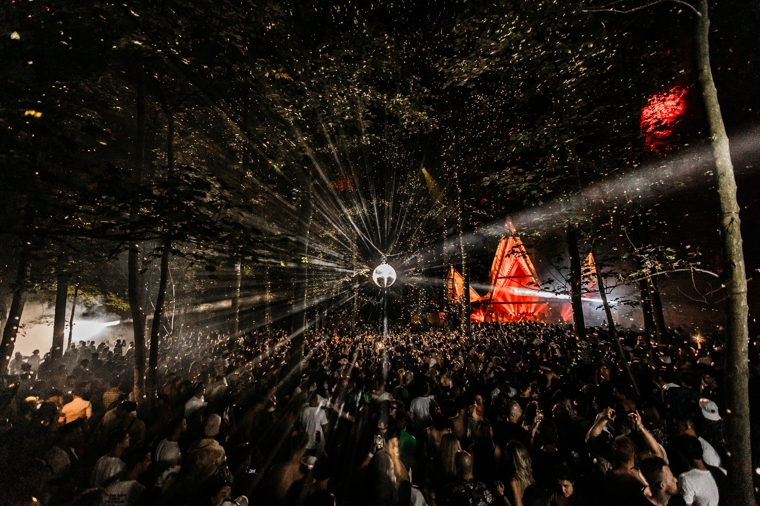 Festival Voodoo Village experimenteert met ‘no phone policy’: ‘Dj’s ...