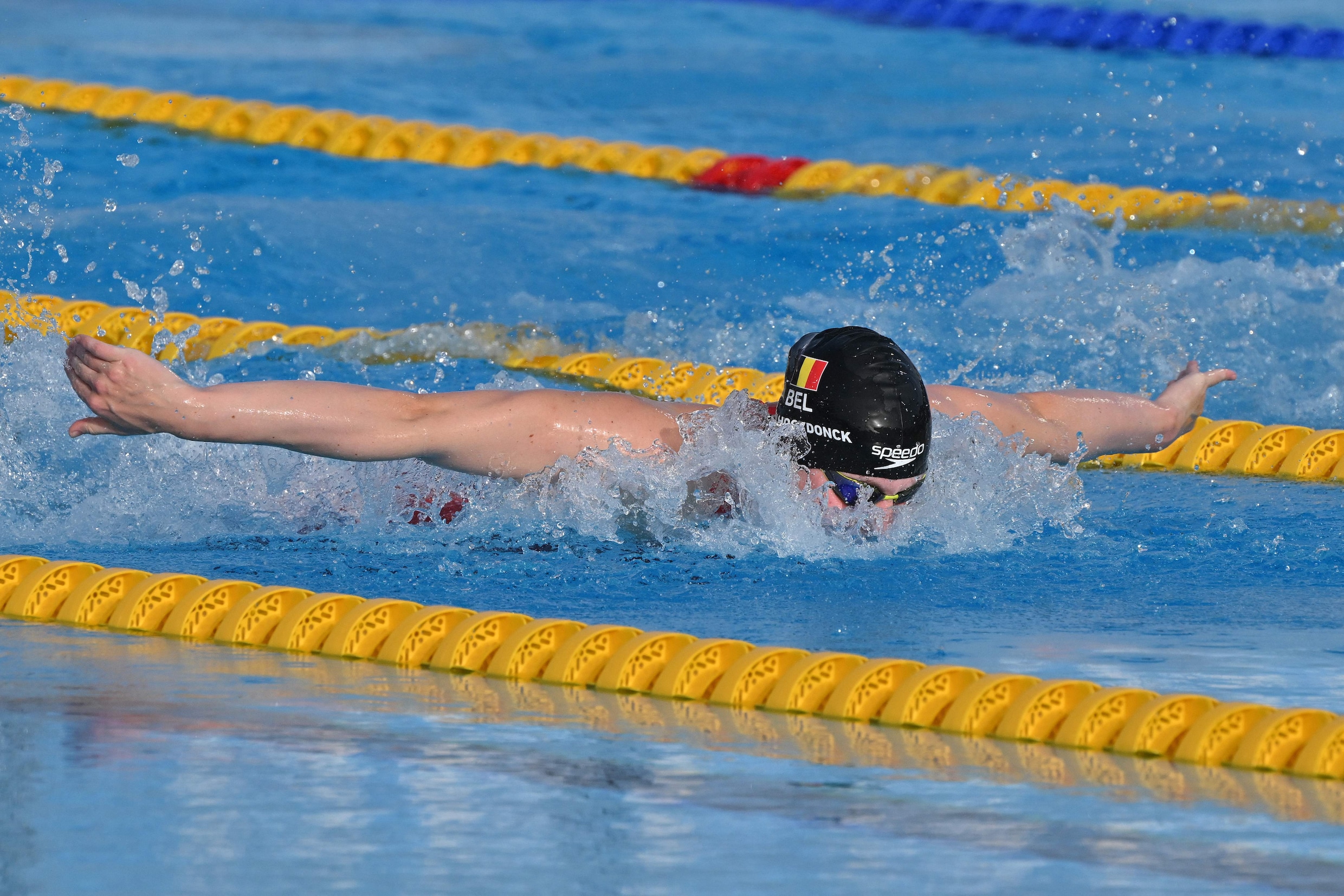 Roos Vanotterdijk pakt goud op de 100m vlinderslag in nieuw Belgisch record op EK zwemmen | De ...