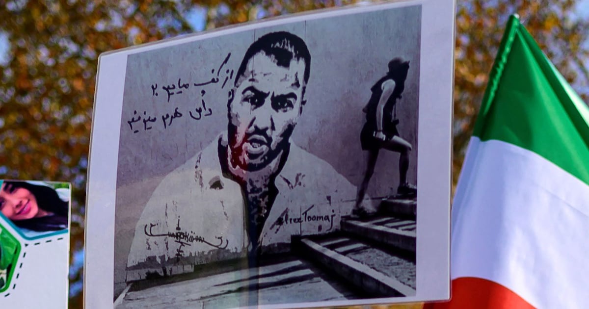 Hoogste rechters Iran vernietigen omstreden doodstraf voor rapper die ...