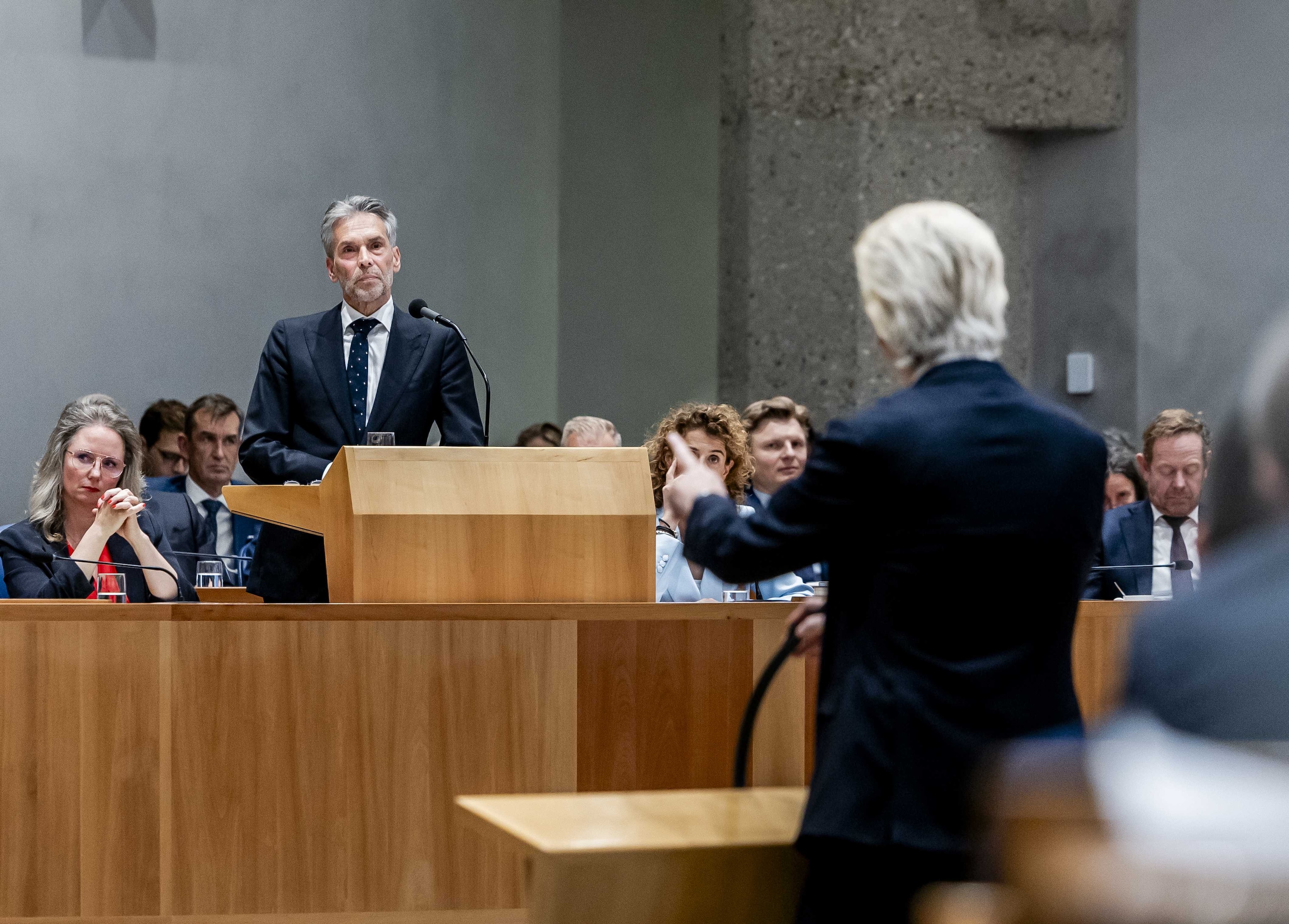 ‘U heeft geen gezag over deze coalitie’: debat over nieuwe Nederlandse regering ontaardt in ...