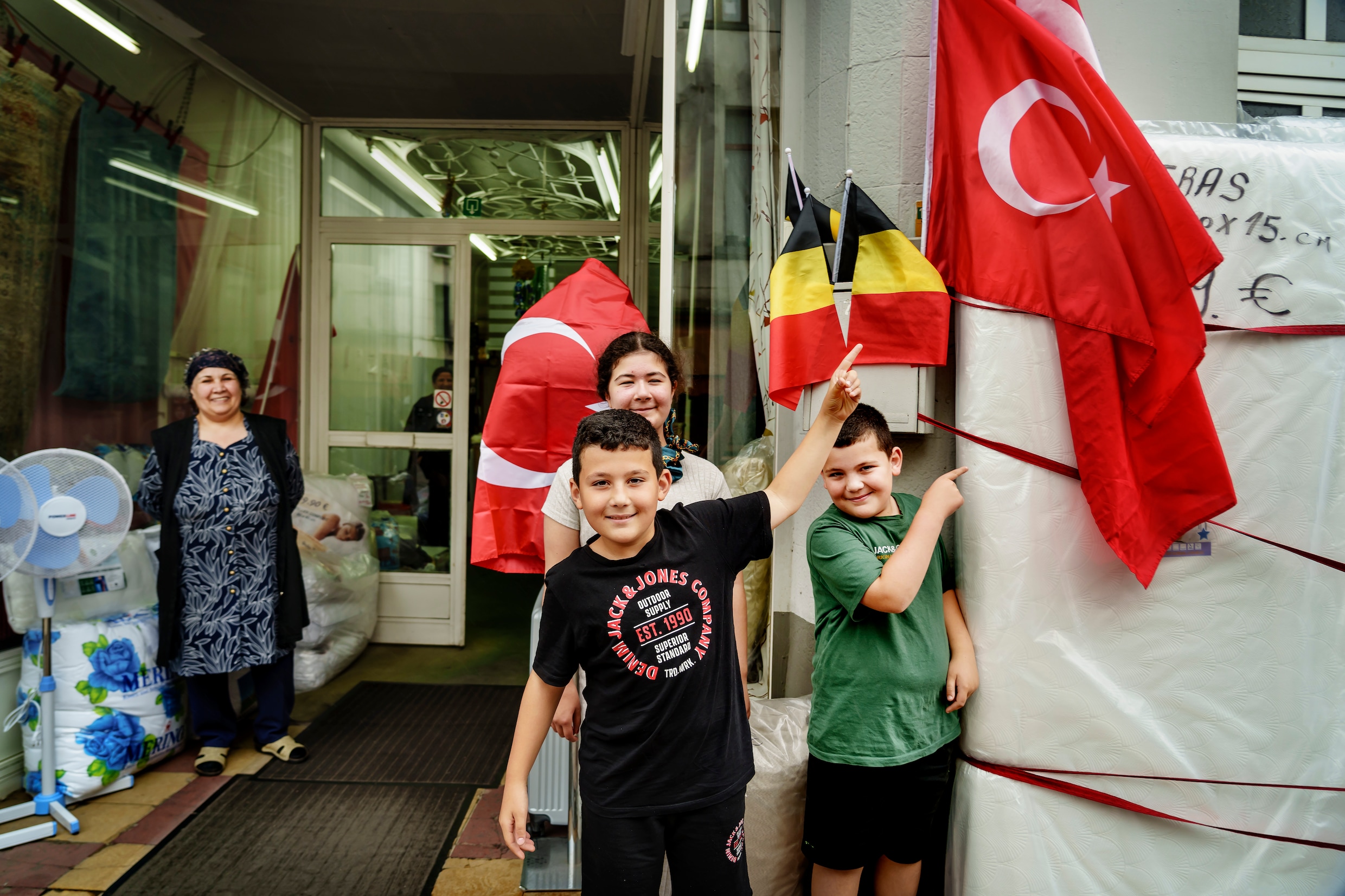 ‘Als de Turken winnen, vliegen er meteen honderd vlaggen de deur uit ...