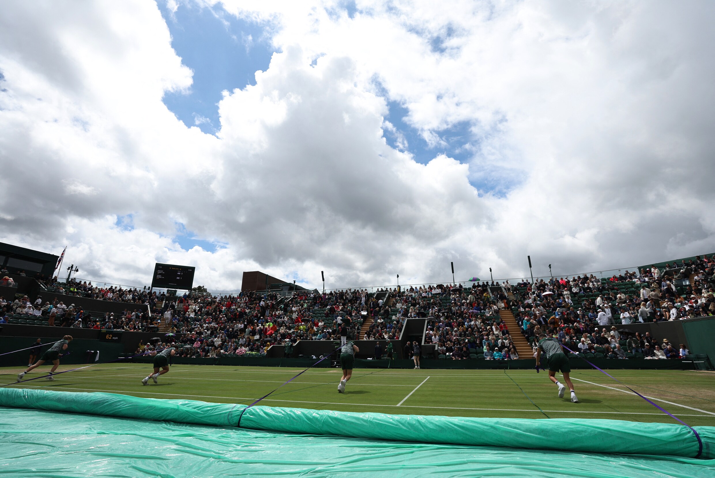 ‘Je voelt je soms als een brandweerman’: baanverzorgers beleven drukke ...