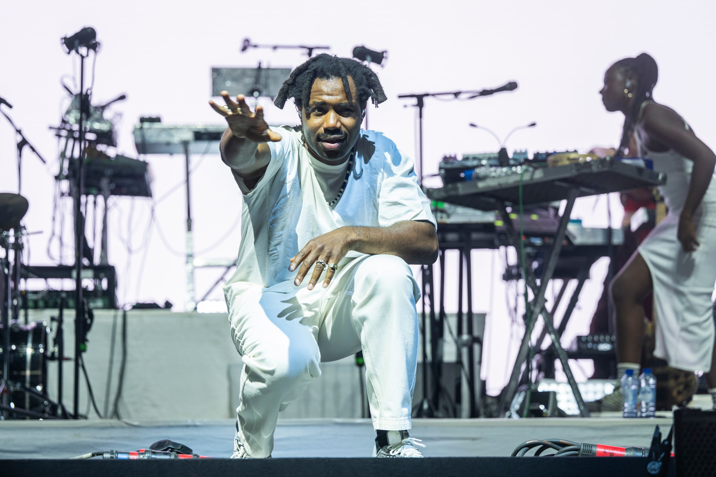 Sampha trakteerde ons op Rock Werchter op een masterclass in ...
