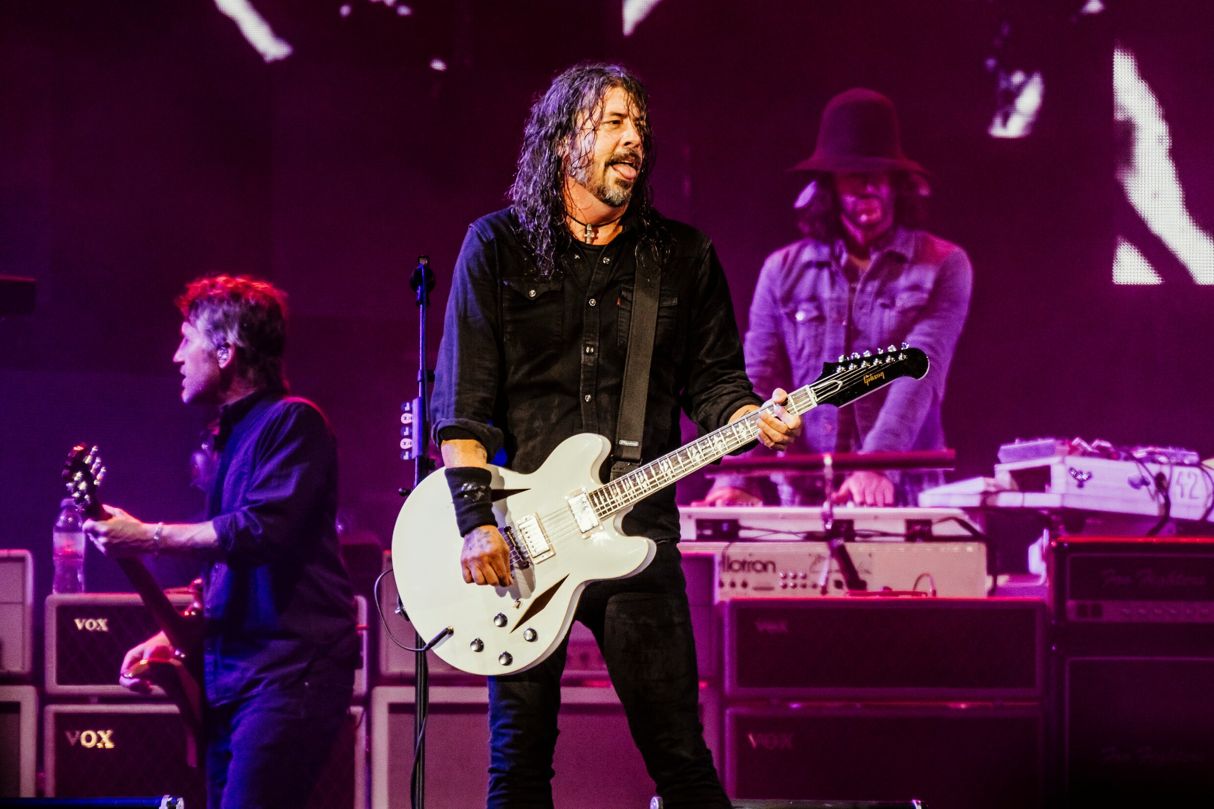 Dave Grohl had aan één gitaarakkoord en een blije bek genoeg: Foo ...