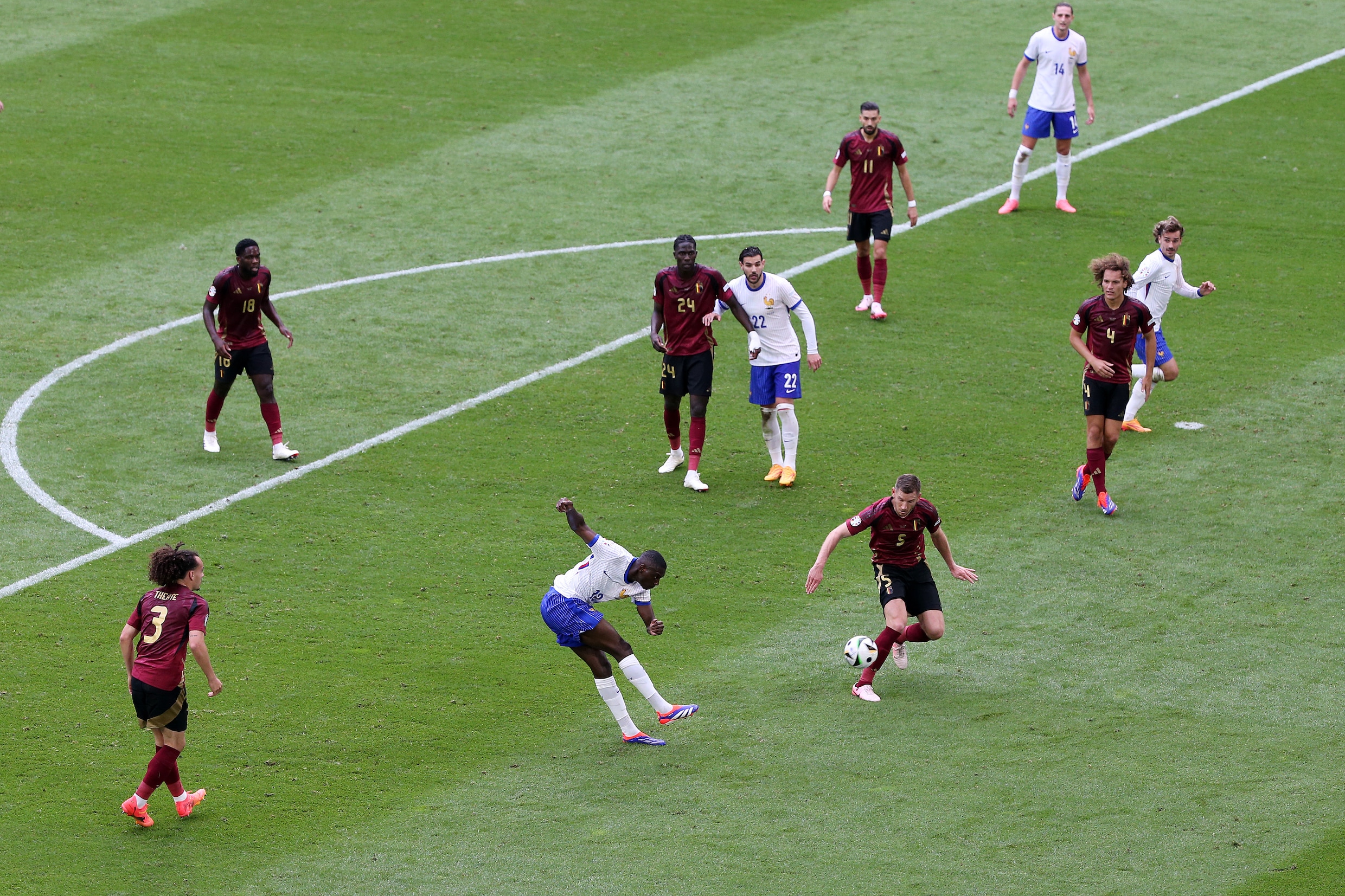 Audiodescriptie, nu ook bij het EK voetbal: ‘Wanneer Vertonghen en Theate de bal 20 keer over en ...
