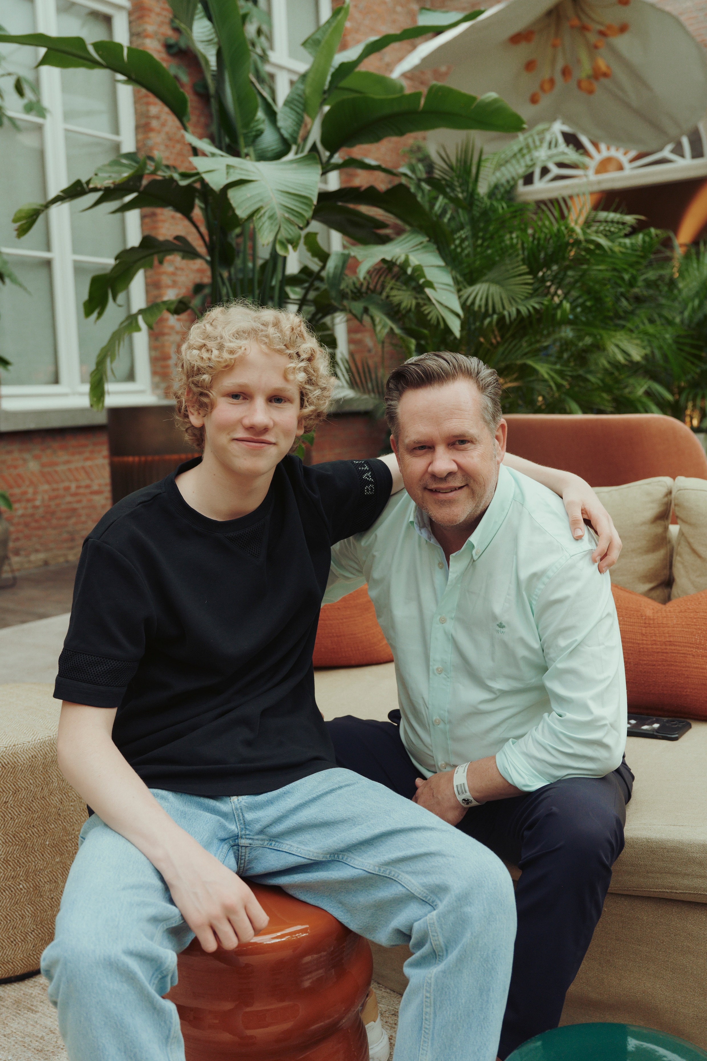 Roger van Damme en zoon Lucca schitteren allebei op Tomorrowland: ‘Soms ...