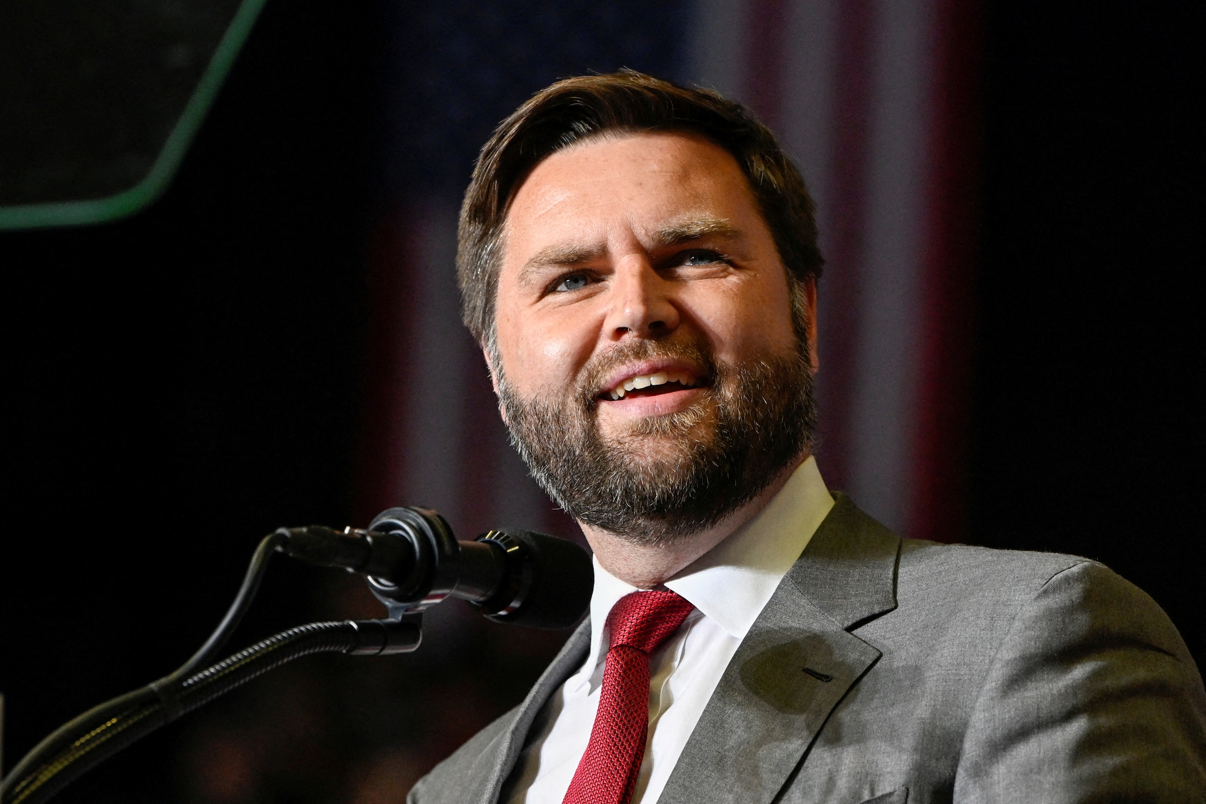 Trump kiest jonge senator J.D. Vance als running mate | De Morgen