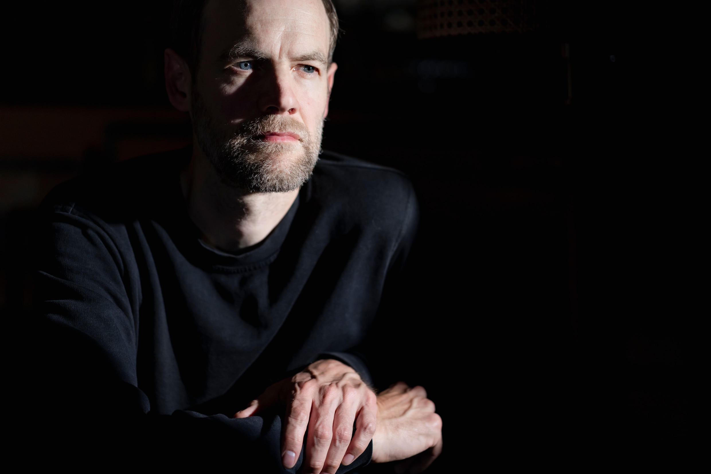 ‘Ik begon iedereen rond mij te wantrouwen’: 9 verhalen die u na dit ...