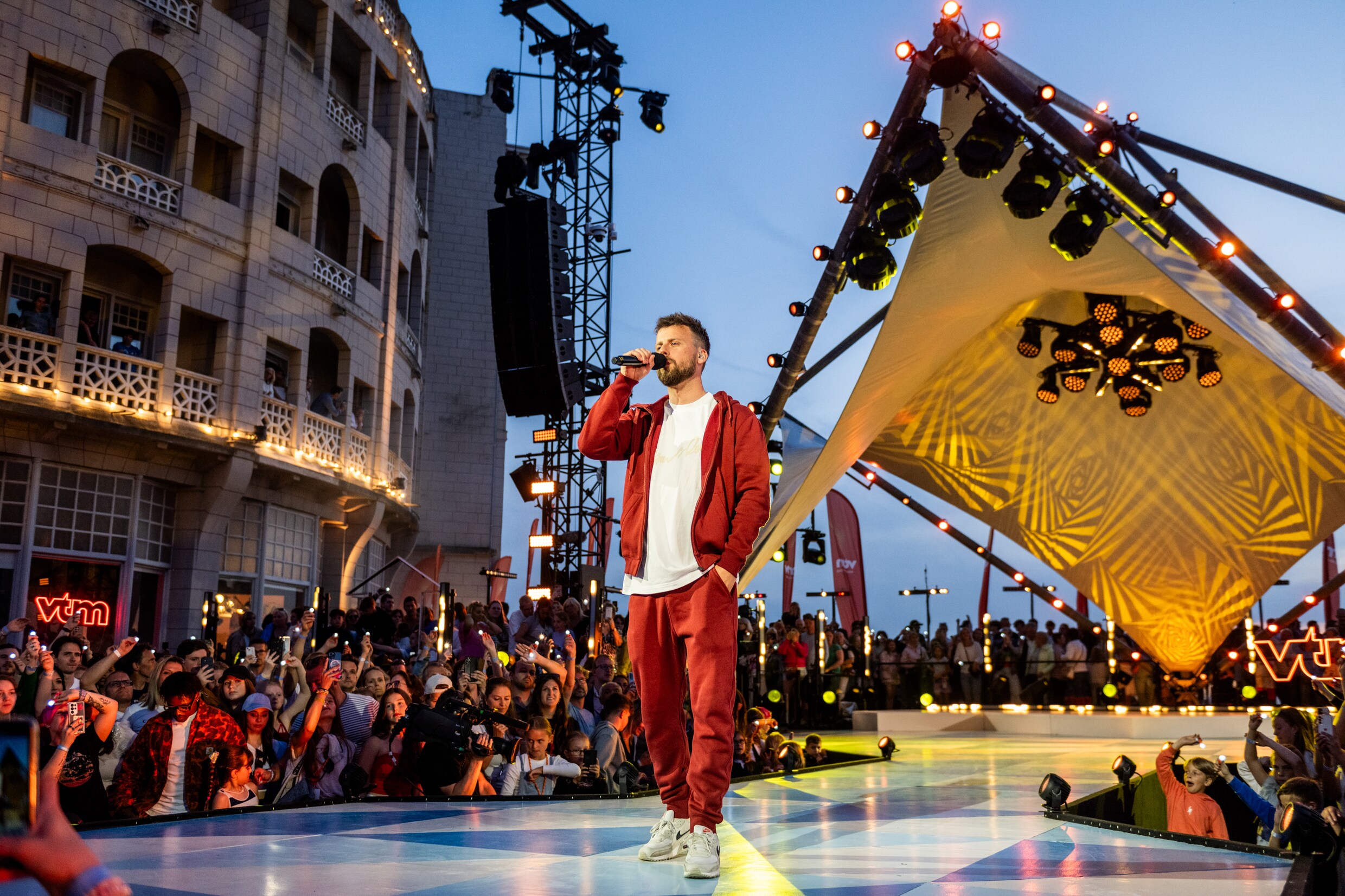 Tourist LeMC: ‘Als songschrijver kon ik de schaduwkant van cocaïne niet ...